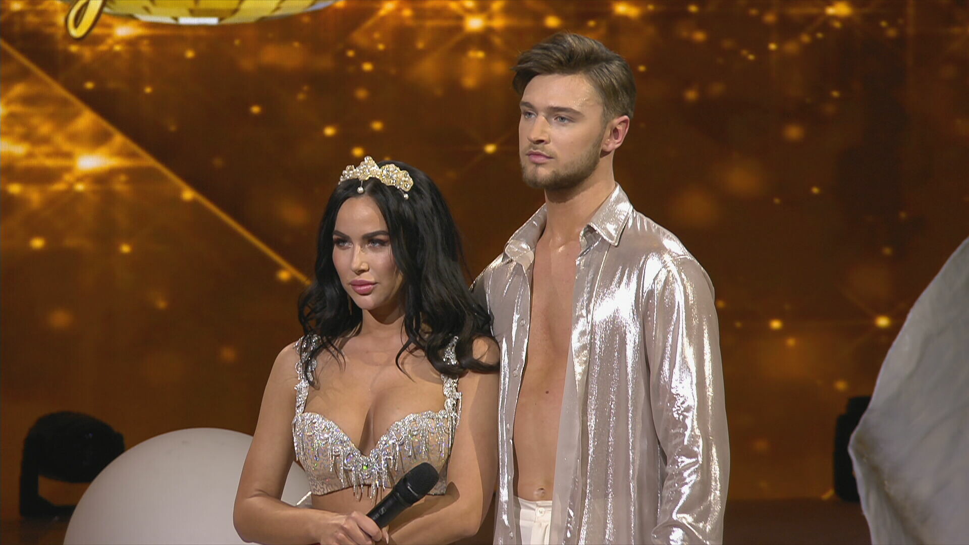 Hrvatska Megan Fox pozirala u sićušnom topu koji je naglasio njezine grudi, a koje je i sama ...