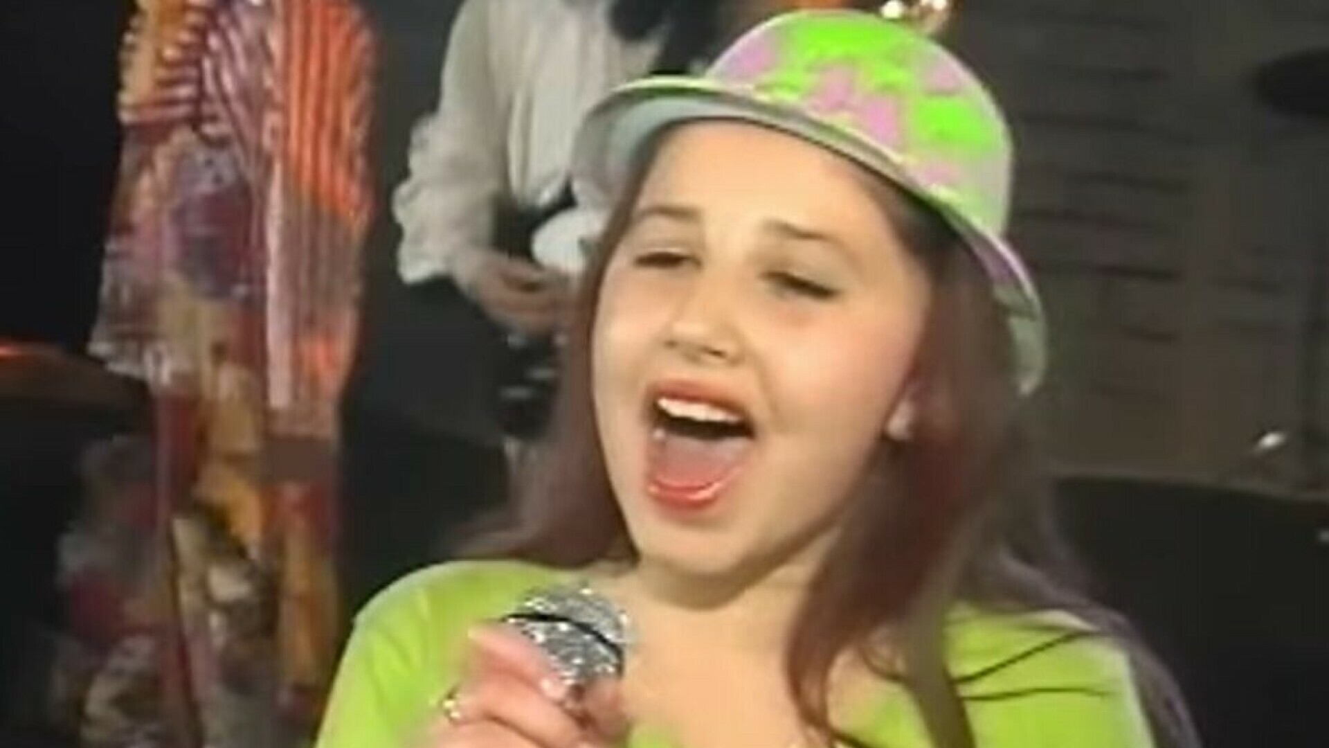 Naša pjevačica prisjetila se svojih glazbenih početaka pa prozvala ...