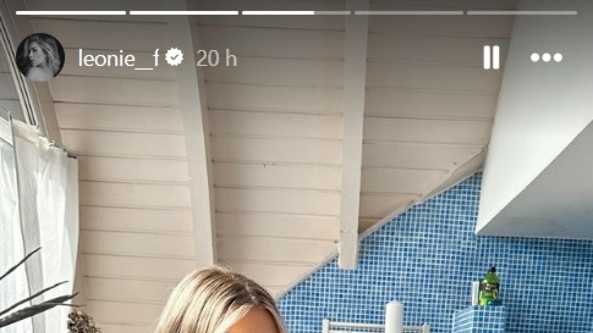 Atraktivna djevojka hajdukovca pozirala s kćerkicom u naručju, a mnogi ...