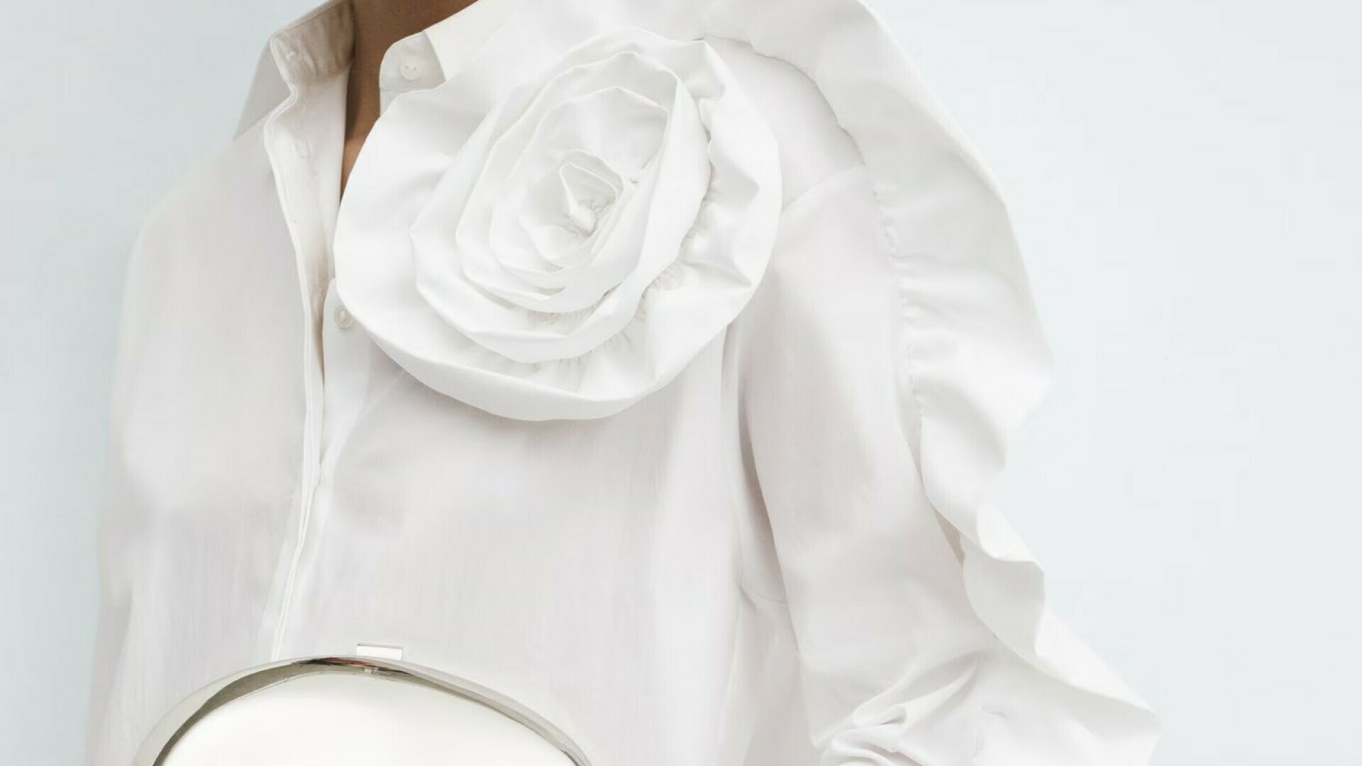 Svi je žele: Košulja iz Manga koja i na traperice izgleda jako glamurozno