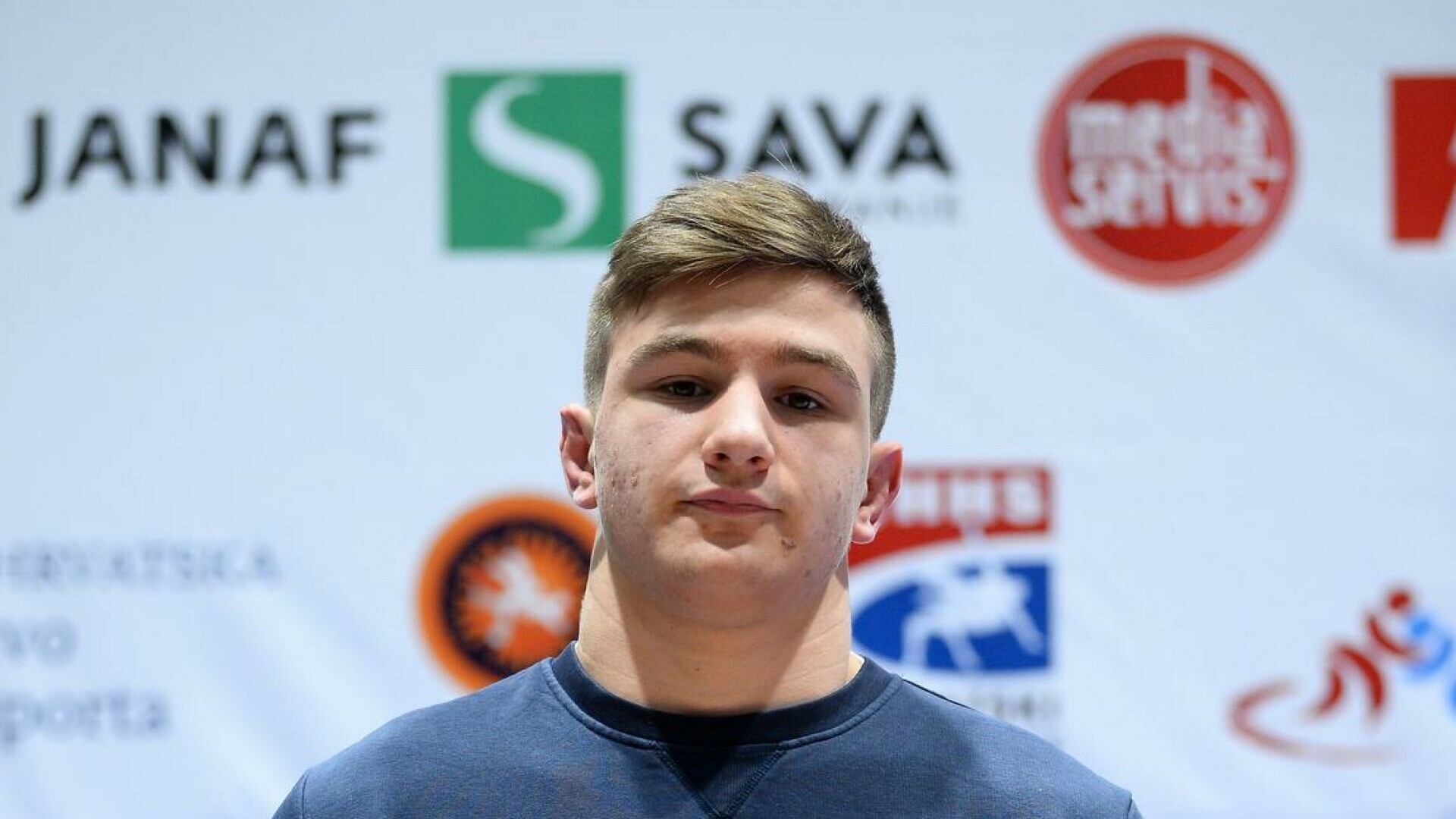 Prisegu Zorana Milanovića iz prvog reda pratili su i njegovi sinovi ...