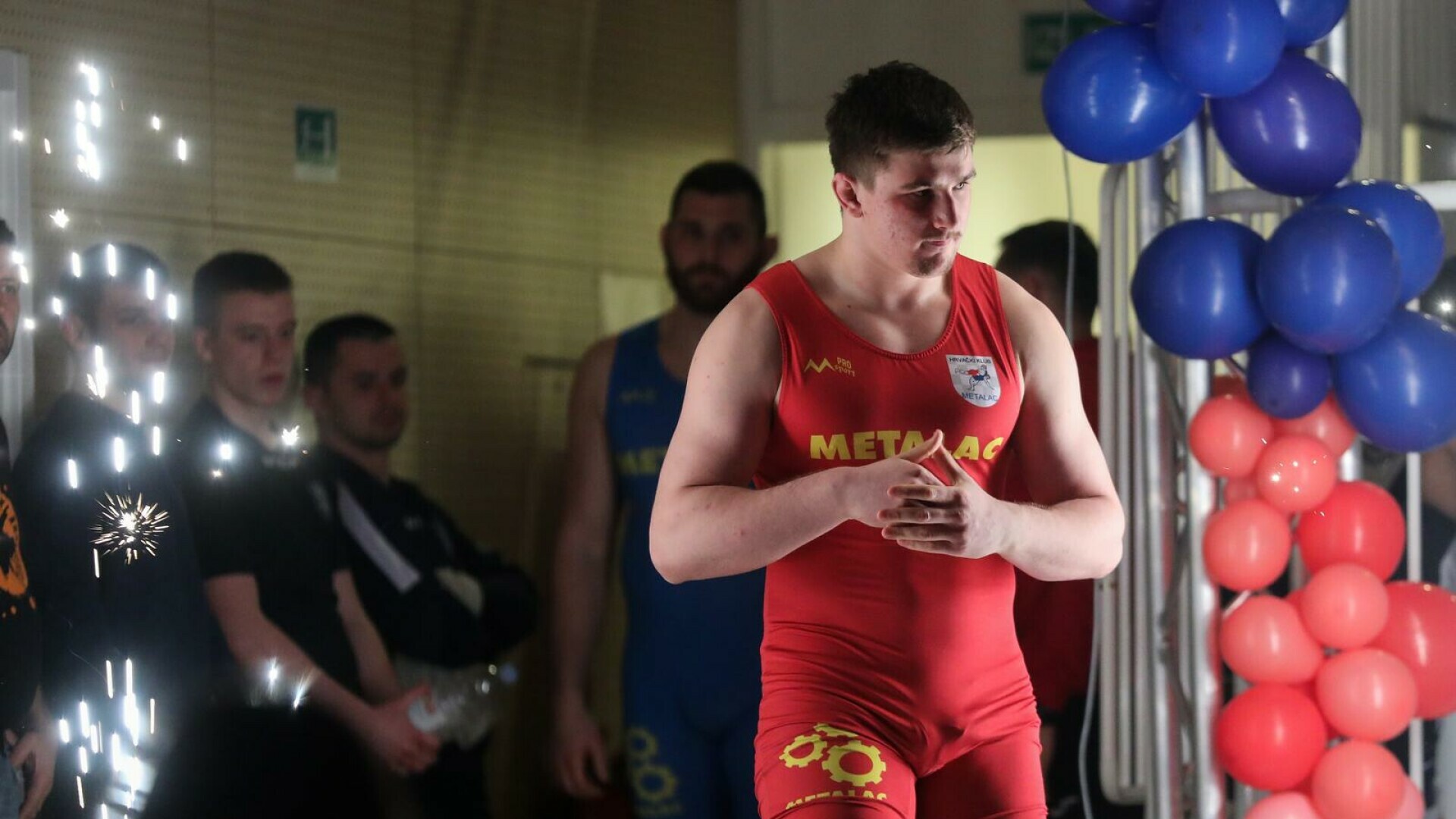 Prisegu Zorana Milanovića iz prvog reda pratili su i njegovi sinovi ...