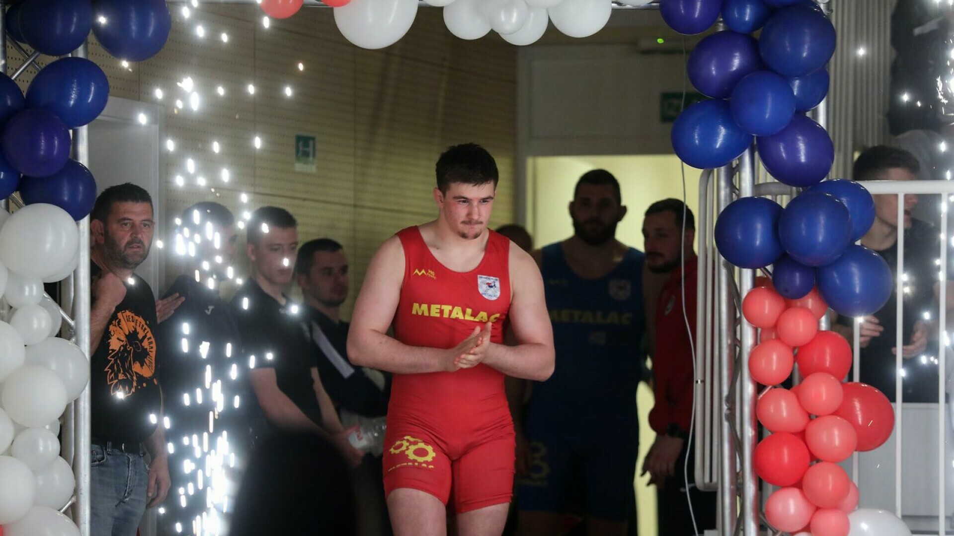 Prisegu Zorana Milanovića iz prvog reda pratili su i njegovi sinovi ...