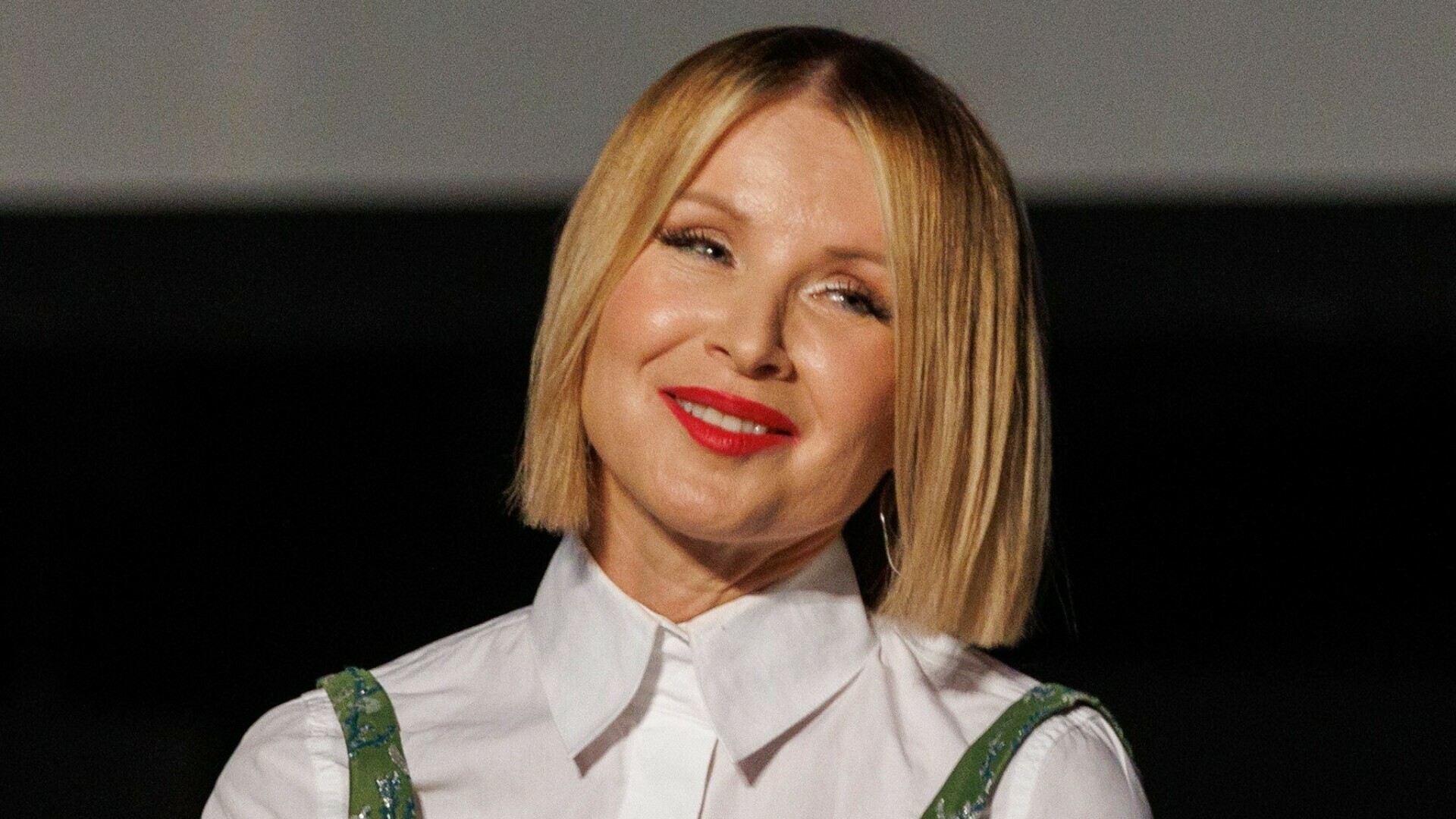 Super ideja: Danijela Martinović u divnoj haljini iz H&M-a i naoko nespojivoj košulji