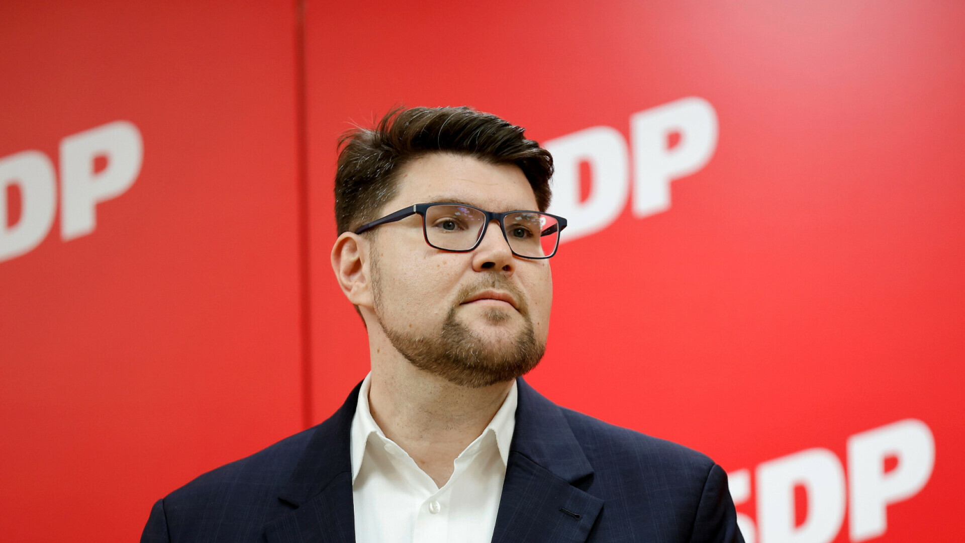 Peđa Grbin s prelijepom suprugom došao na glasanje, njihov sinčić bio ...