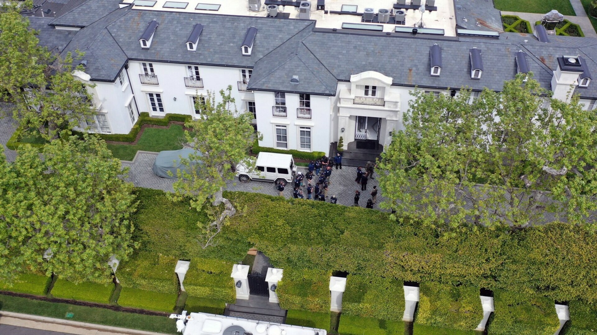 Imao je sve, a sada mu prijeti propast: Nakon stravičnih optužbi bivše djevojke savezni agenti ...