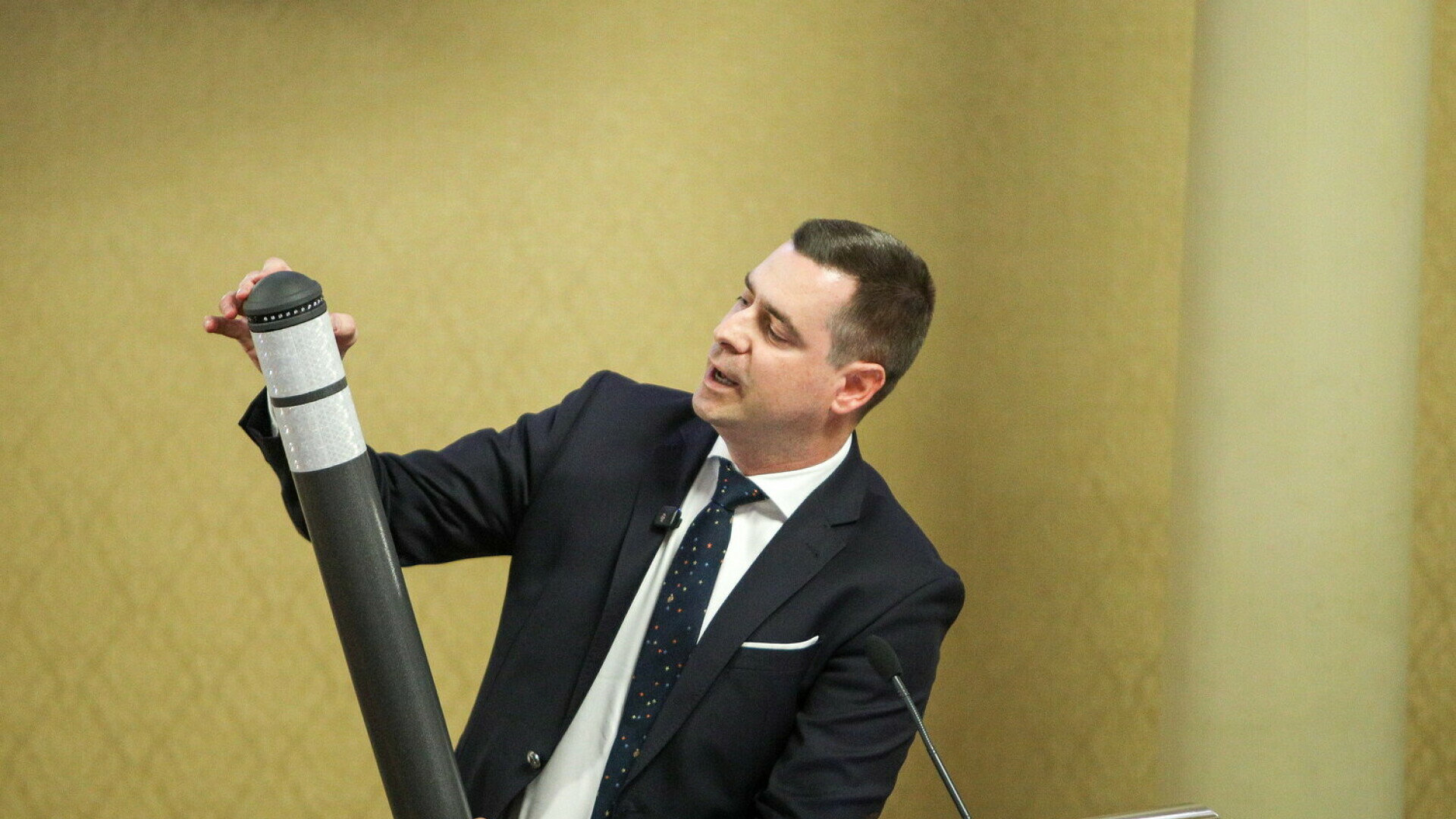 Herman napravio cirkus! Donio stupić u futroli: "Ne bojte se, riječ je o jednostavnom rješenju"