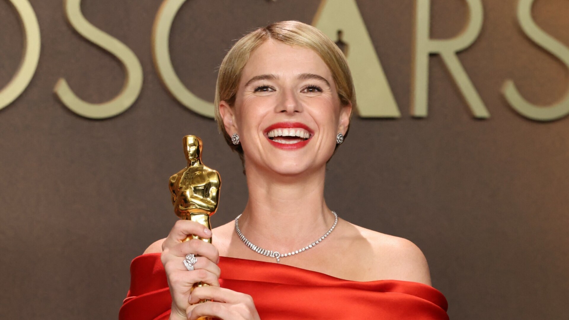 Pobjednička haljina savršene Jessie Buckley u najriskantnijoj ...