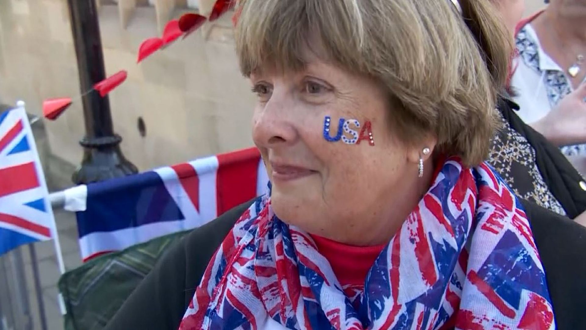 Ona je uistinu prava obožavateljica: Bila je na dva kraljevska ...