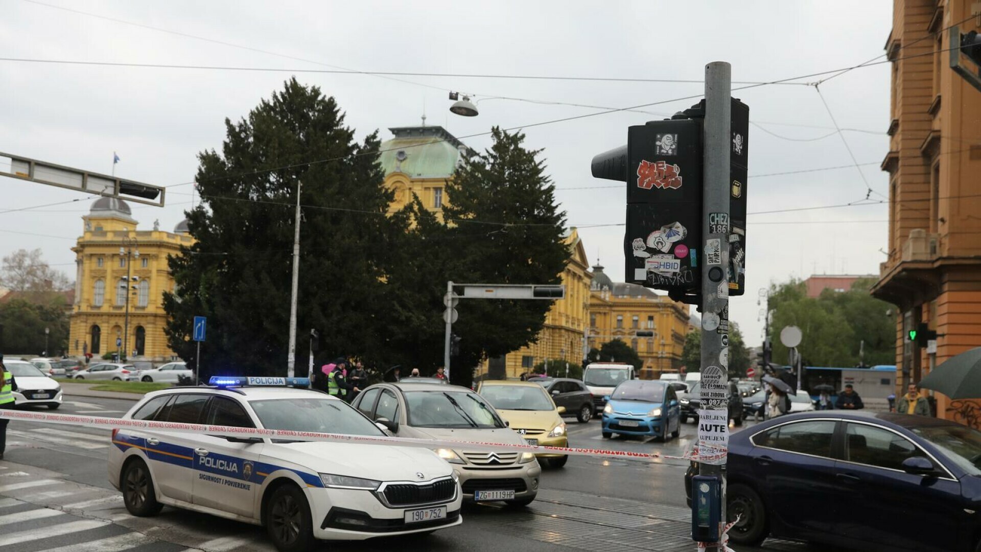 FOTO Dijelovi urušene zgrade i skele i dalje prijete, Zagreb u ...