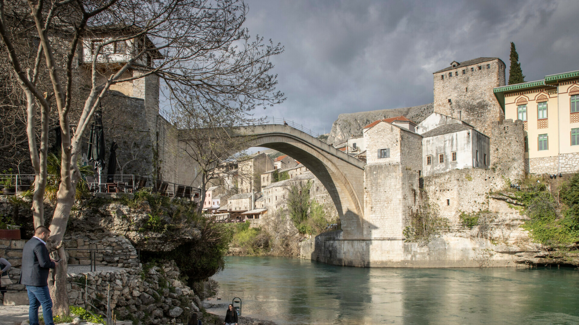 U Mostaru započelo uklanjanje ploča s nazivima ustaških dužnosnika ...