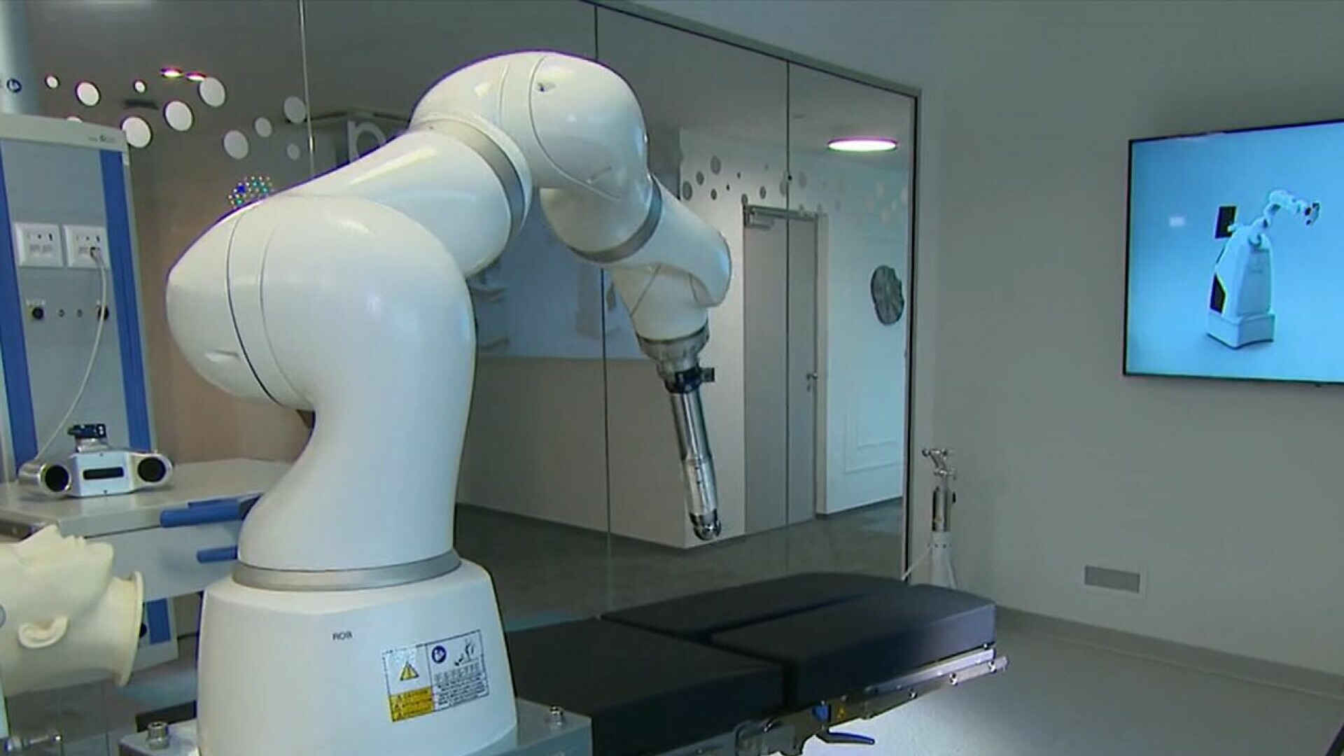 Pogledajte kako moćni robot Ronna olakšava kompleksne operacije: "Dosad ...