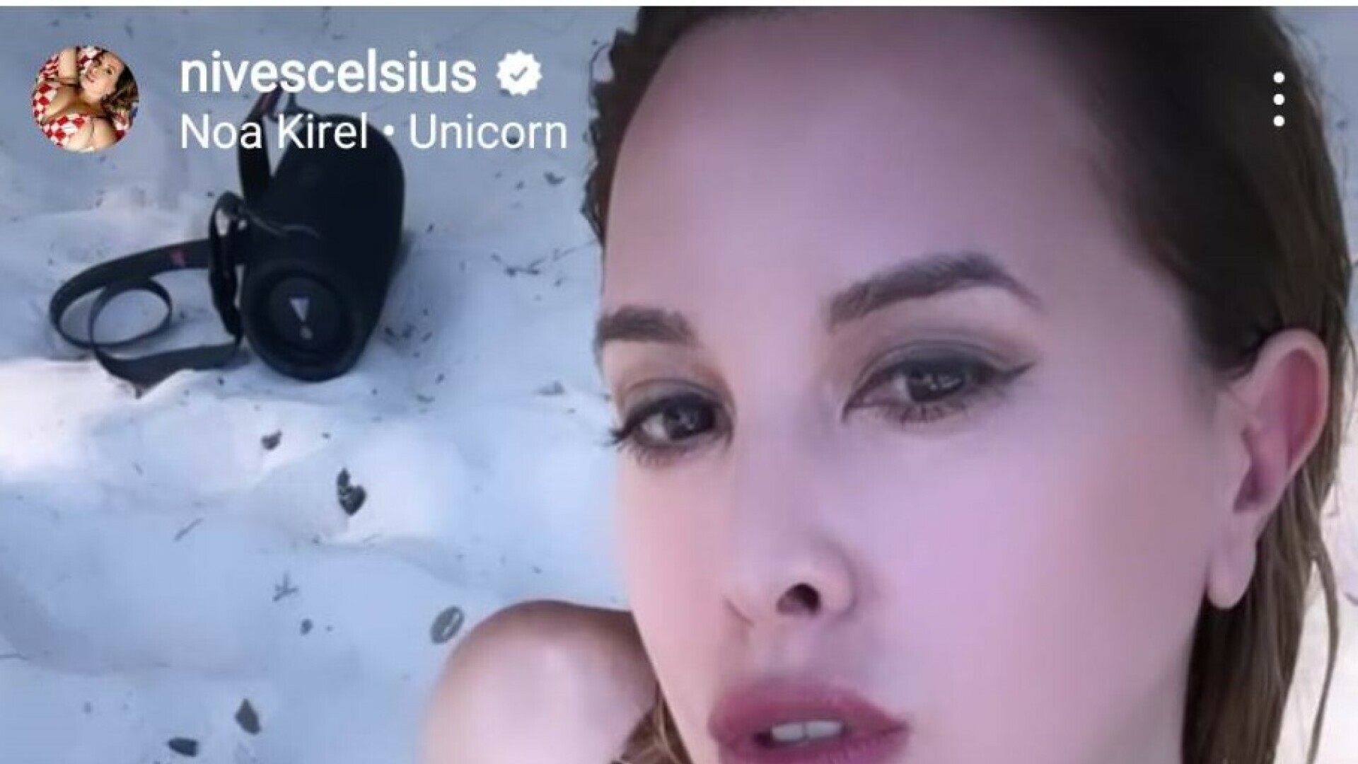 Sićušni ili premali badić Nives Celzijus? Kako bilo, raskošnim oblinama ...