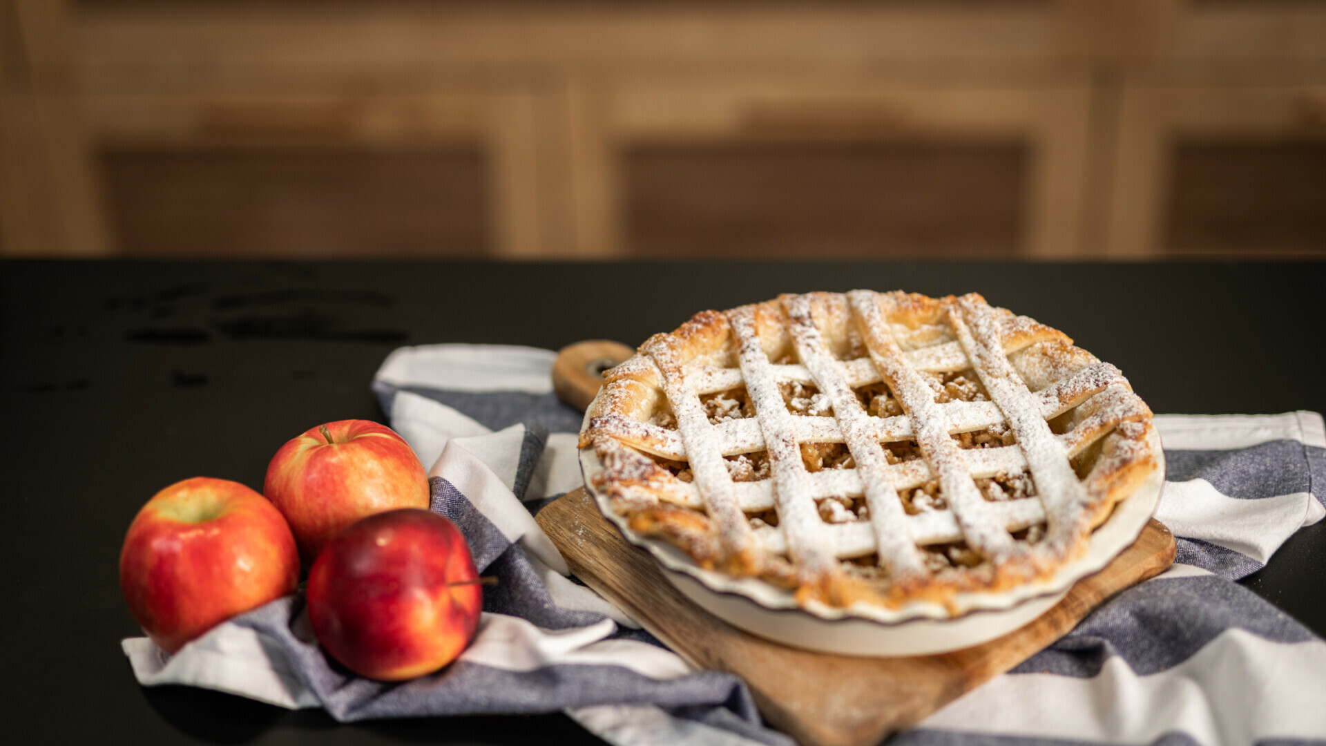 Uz sladoled od vanilije: Recept za Štajersku pitu s jabukama koju je ...