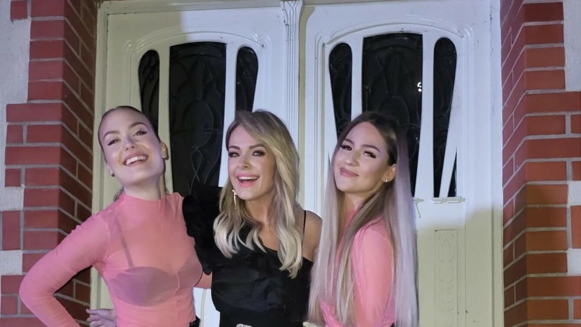 Minea sve zgodnija i zgodnija: Pokazala je noge u haljini sa seksi ...