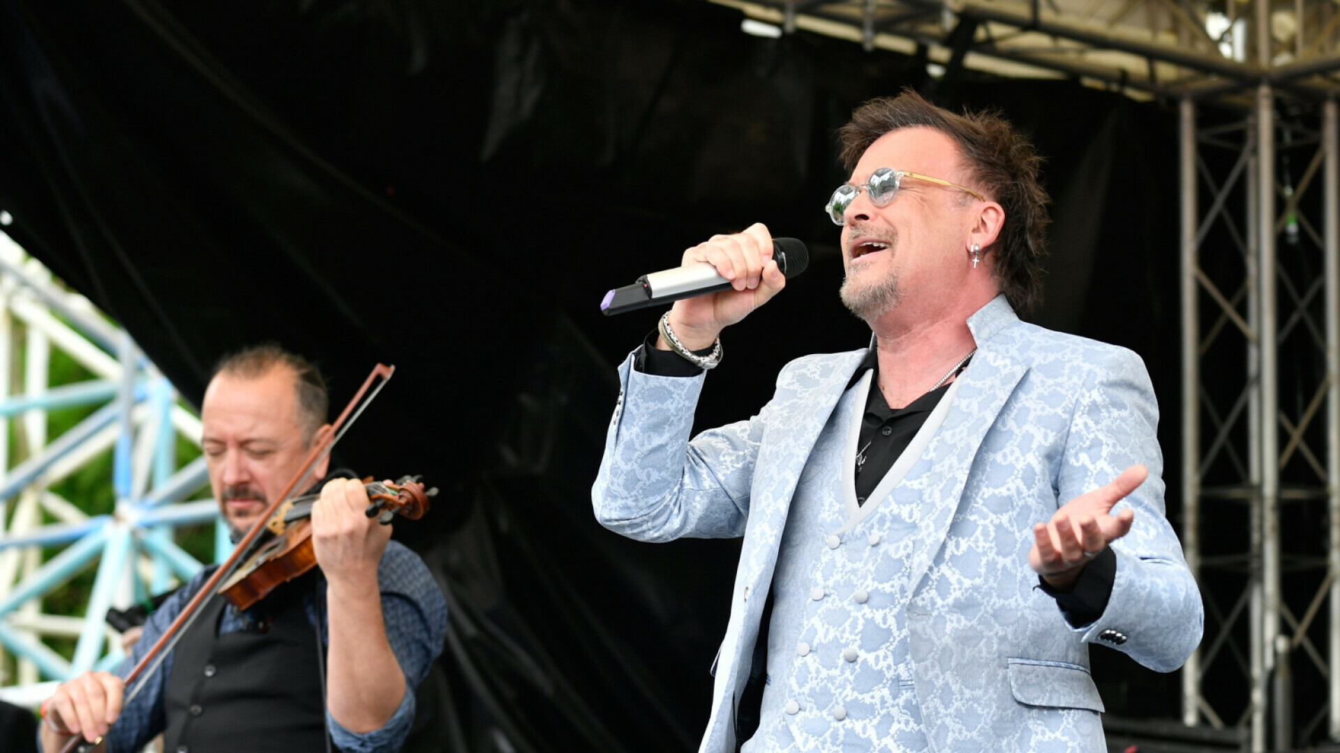 Gibonni zapjevao pred 40 tisuća ljudi u Maksimiru, a pridružio mu se i ...