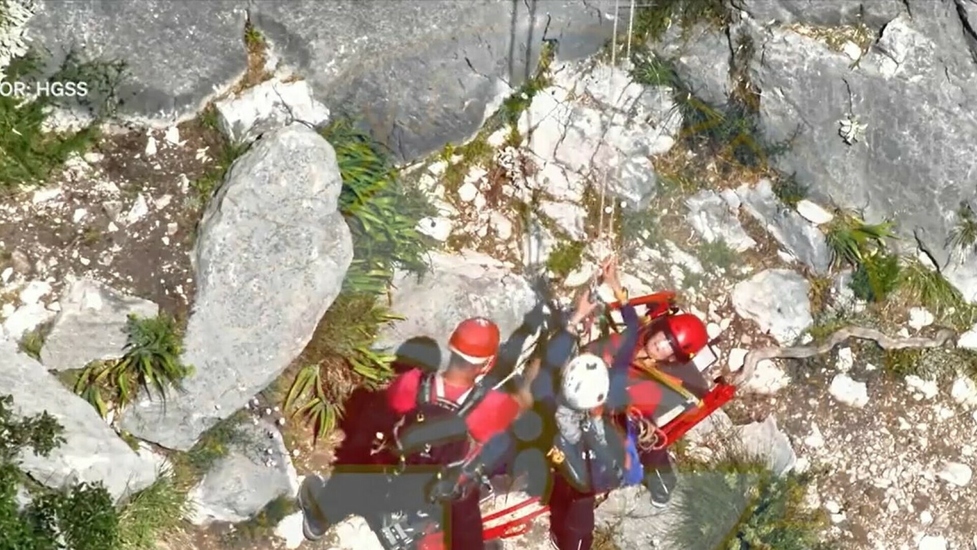 Sezona je otvorena i omiške stijene već su prepune penjača svih uzrasta ...