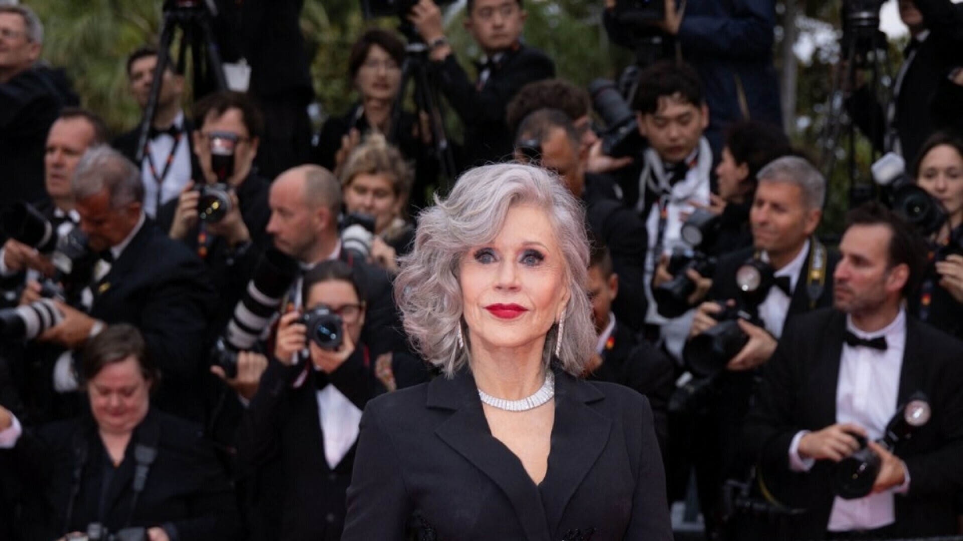 Kakva žena, kakva diva! Jane Fonda u 87. godini pomela crveni tepih u ...