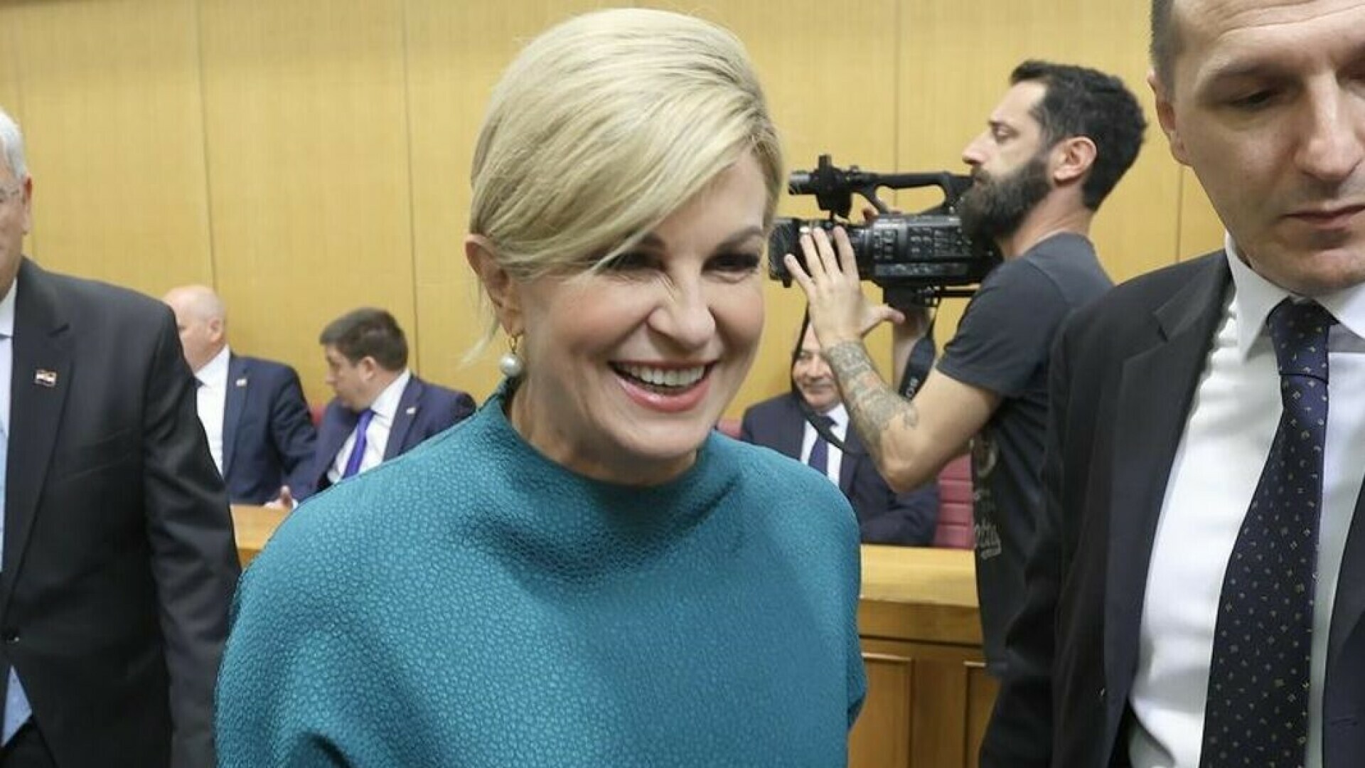 Kolinda Grabar-Kitarović kopirala Kate Middleton, a svi su gledali i u ...