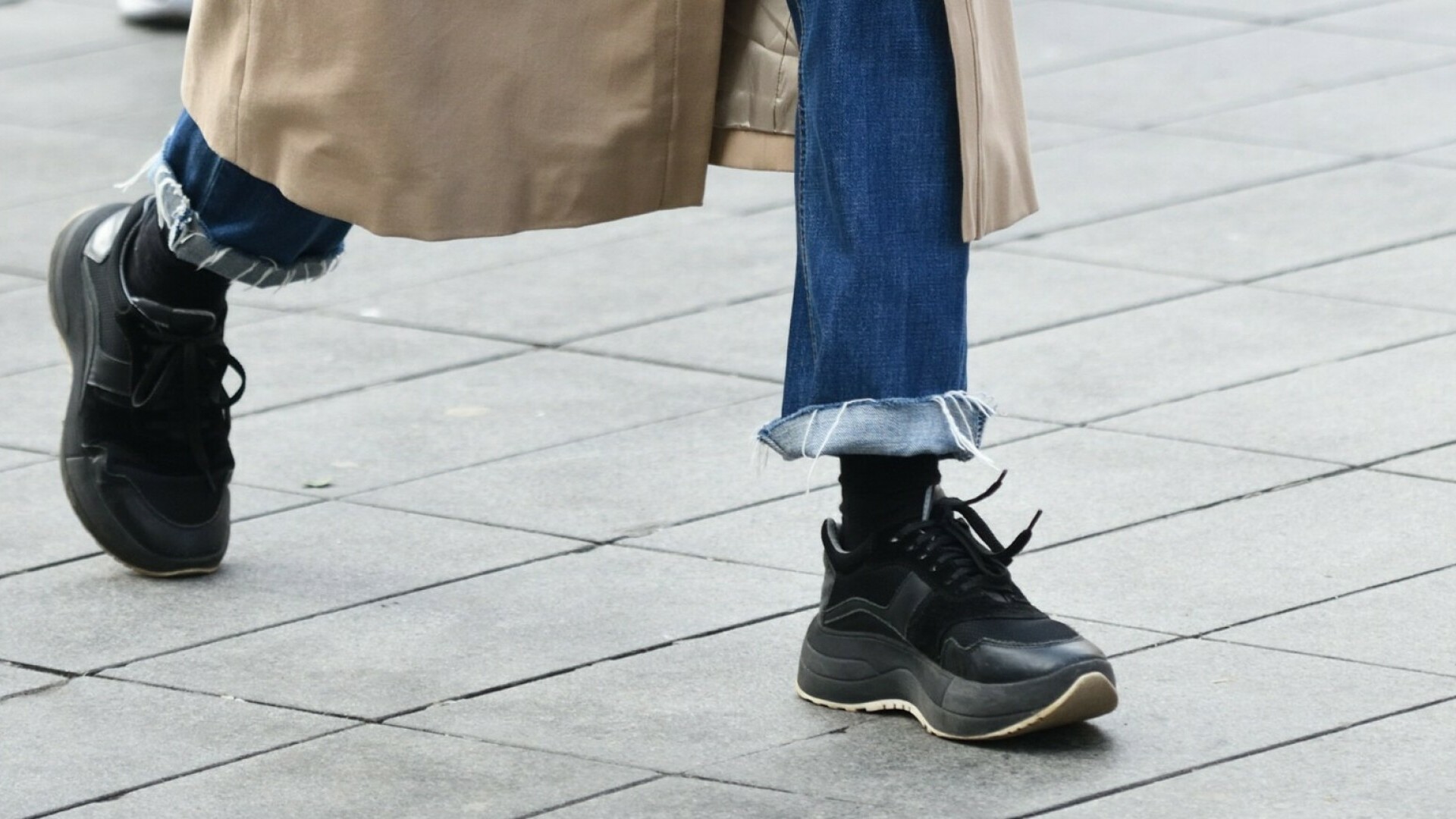 15 modela tenisica koje izgledaju mrak uz traperice i haljine, a hit su ...