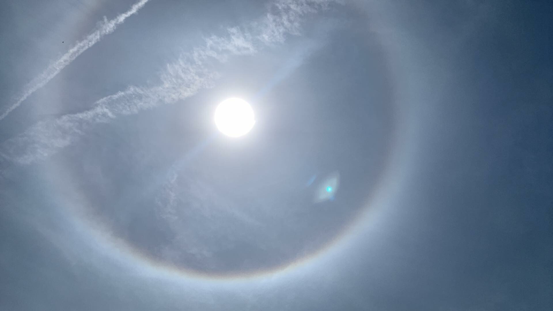 FOTO Na nebu iznad Zagreba snimljena neobična pojava: Doznajemo o čemu je riječ