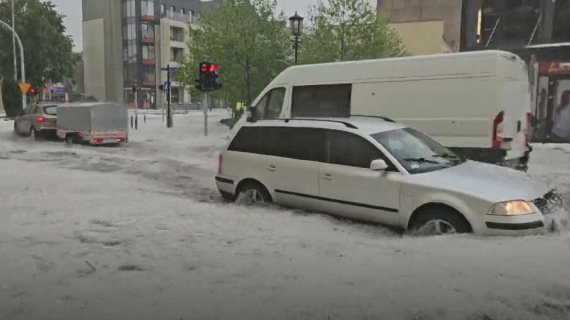 VIDEO Ne, ovo nije pjena koja je preplavila ulice: Ogromna tuča sručila ...