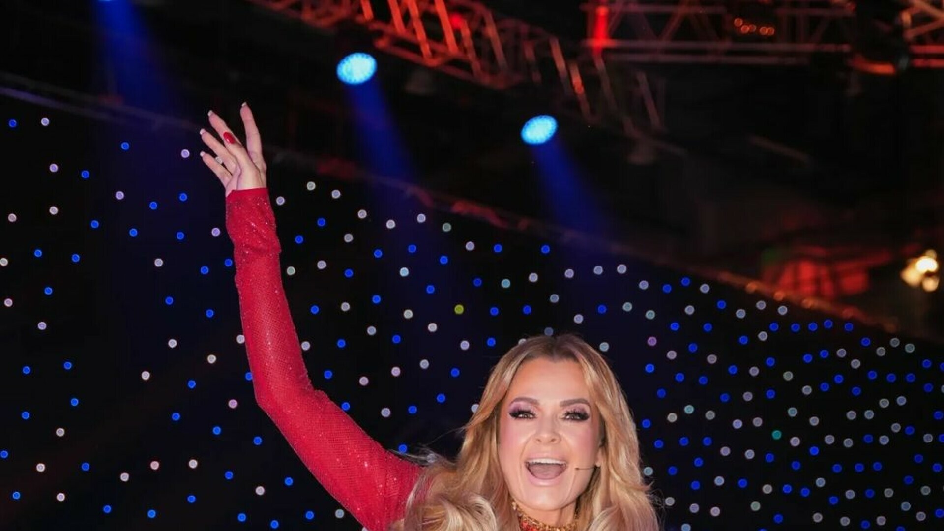 Minea očarala sva u bijelom: ''Bože, koja ljepota, pahuljo naljepša!''