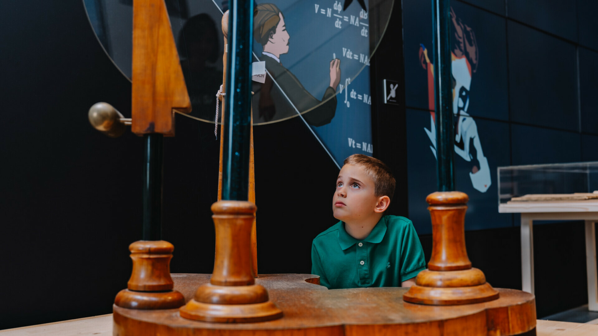 Dobio je ukor, nosio rukavice i nije volio dirati kosu: Donosimo ...