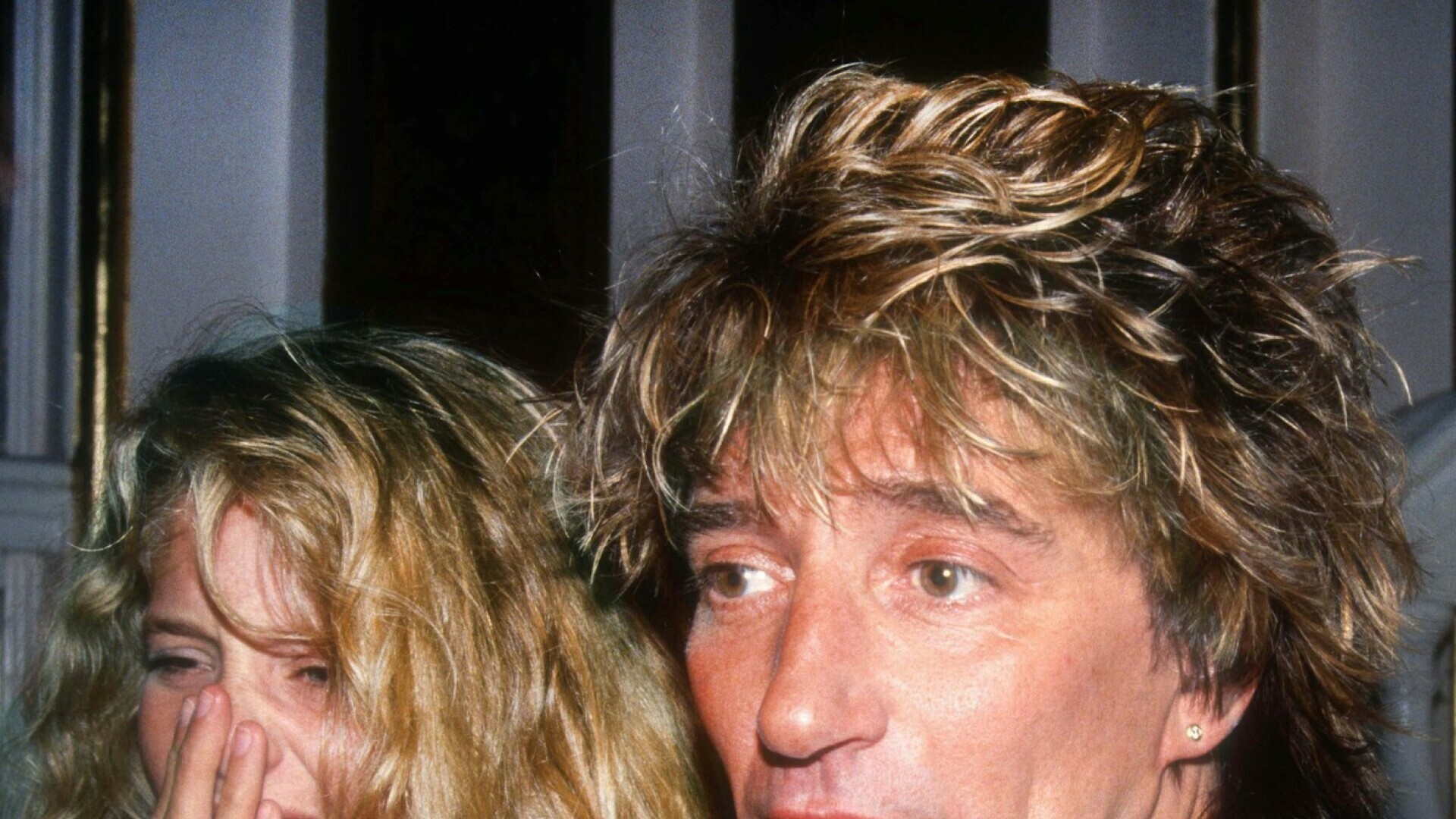 Tko je ljepotica koja je bosa šetala na svadbi godine? Feštala je s ...