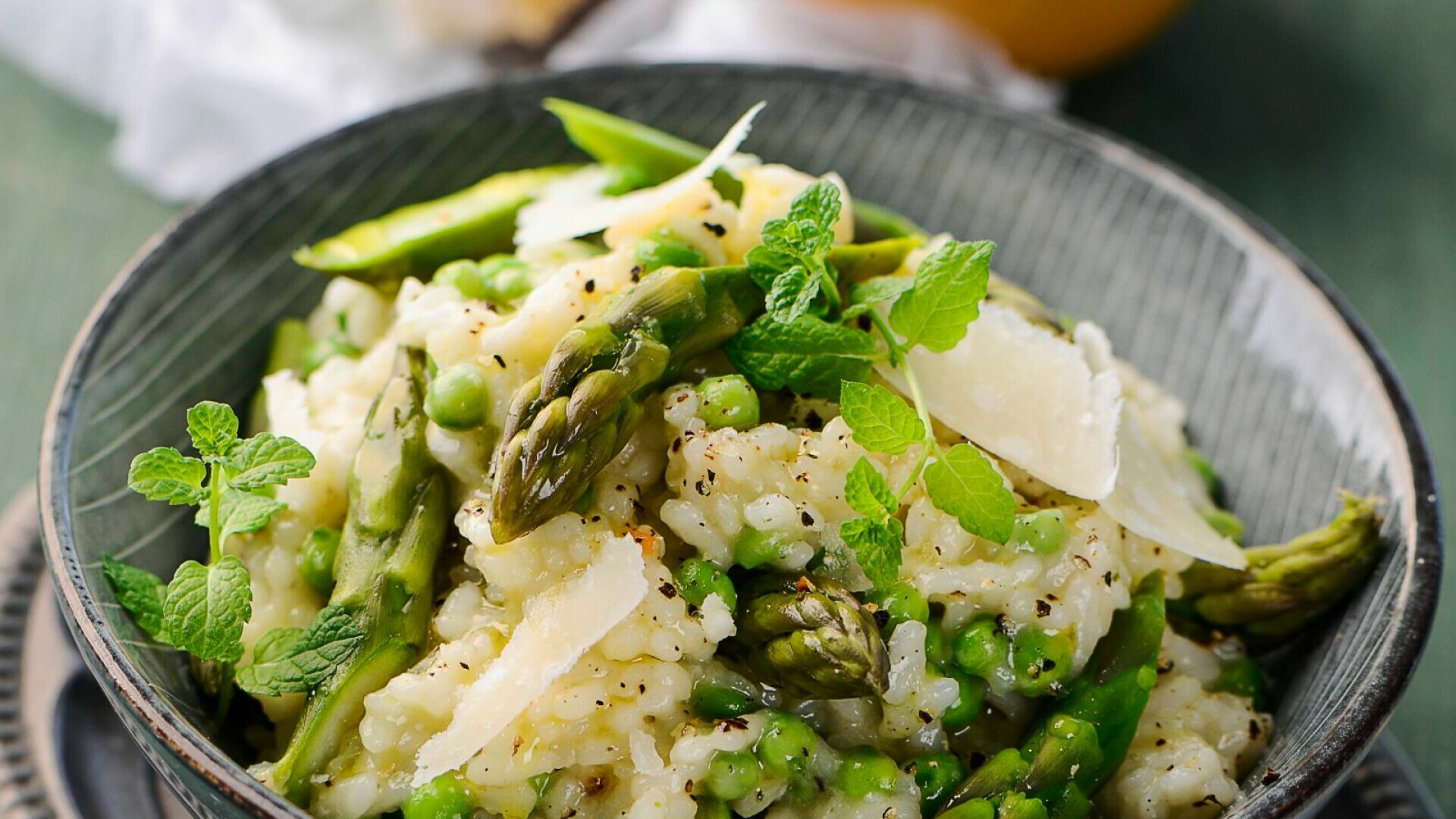 Talijani znaju najbolje: Kremasti rižoto sa sirom i šparogama koji može ...