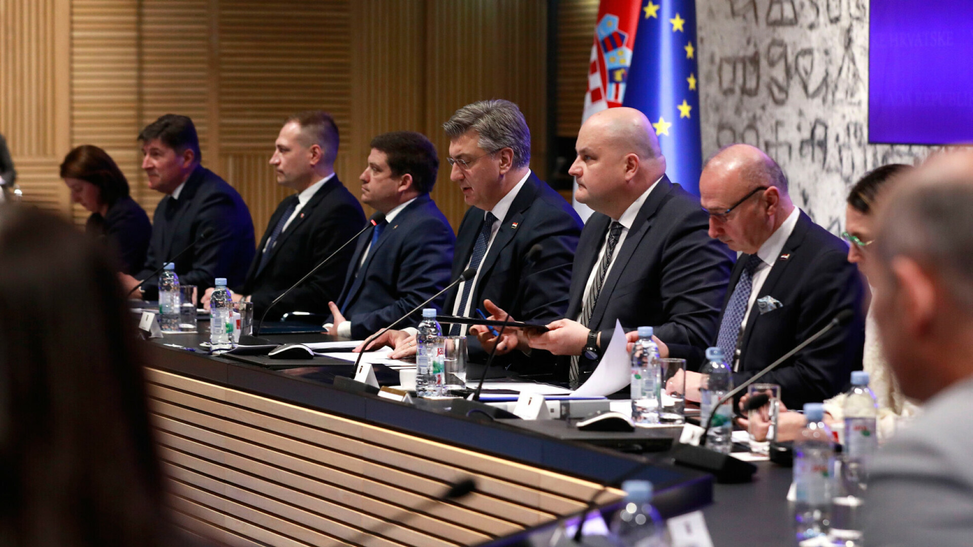 Plenković priprema veliko čišćenje u Vladi? Trebat će popuniti više fotelja, a već se priča o ...