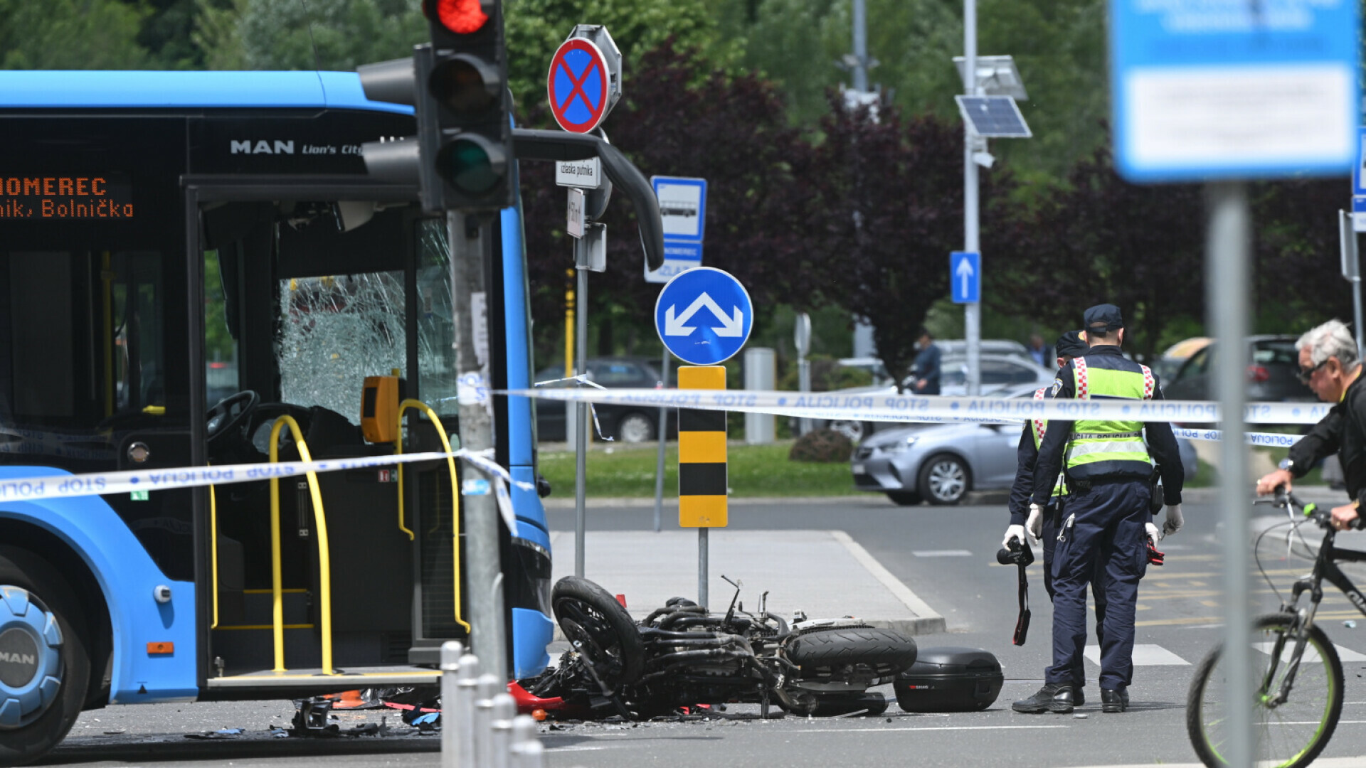 Policija objavila detalje strašne nesreće u kojoj su se sudarili autobus i motor, poznato tko je ...