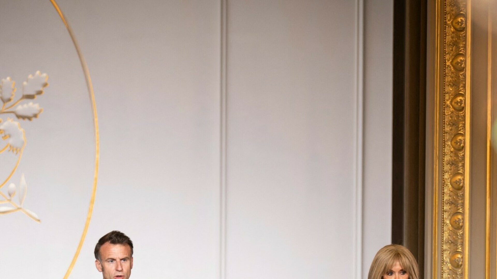 Brigitte Macron zna koje su hlače najbolje kada želimo naglasiti neki ...