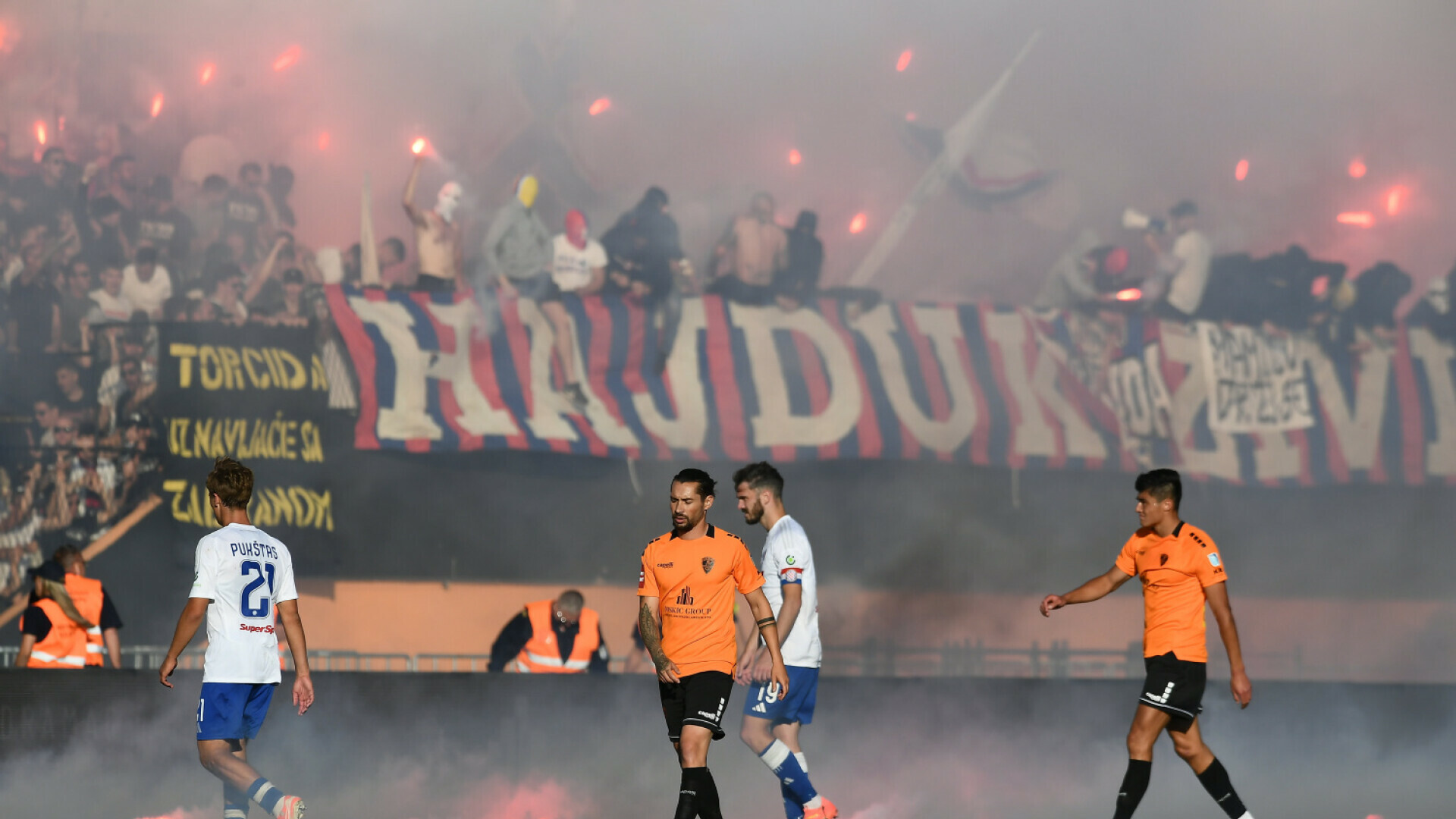 FOTO Pogledajte što je ostalo iza Torcide na Šubićevcu: Ispisali su ...