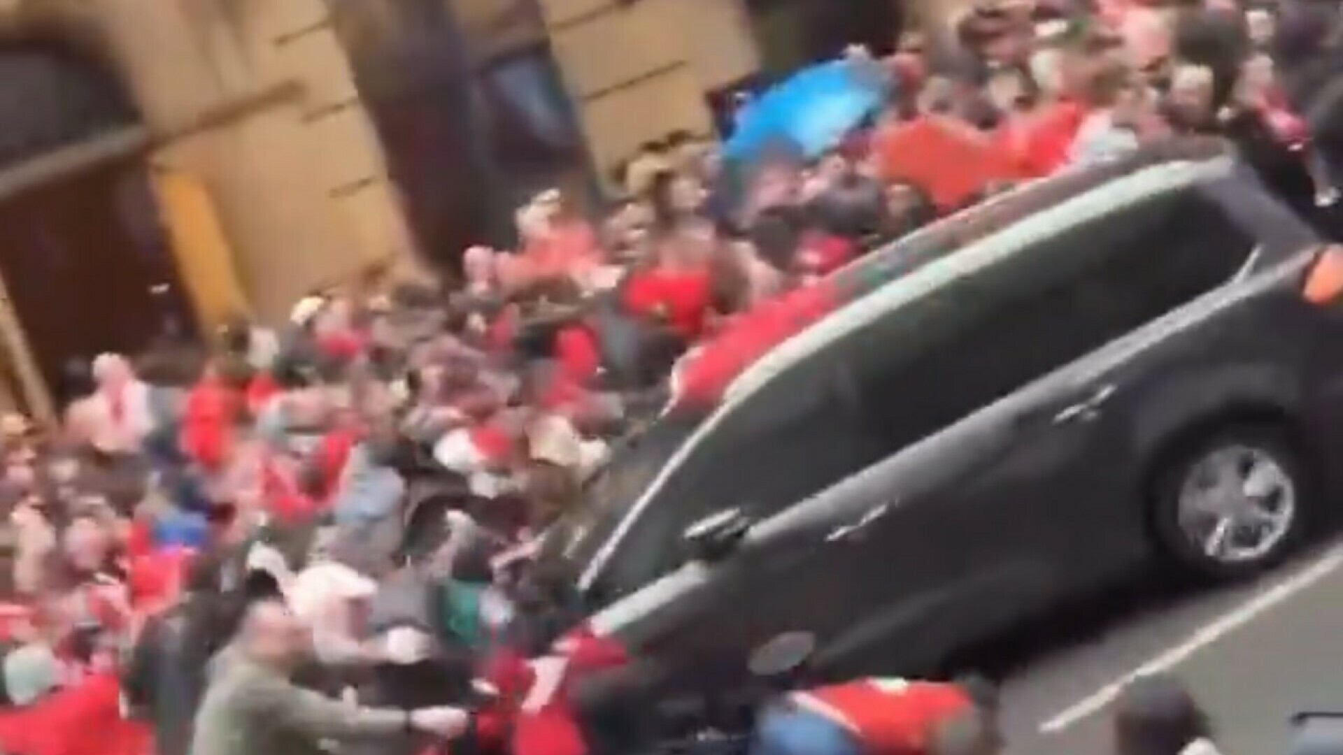 VIDEO Stravičan napad u Liverpoolu: Gazio navijače automobilom, ljudi su letjeli na sve strane