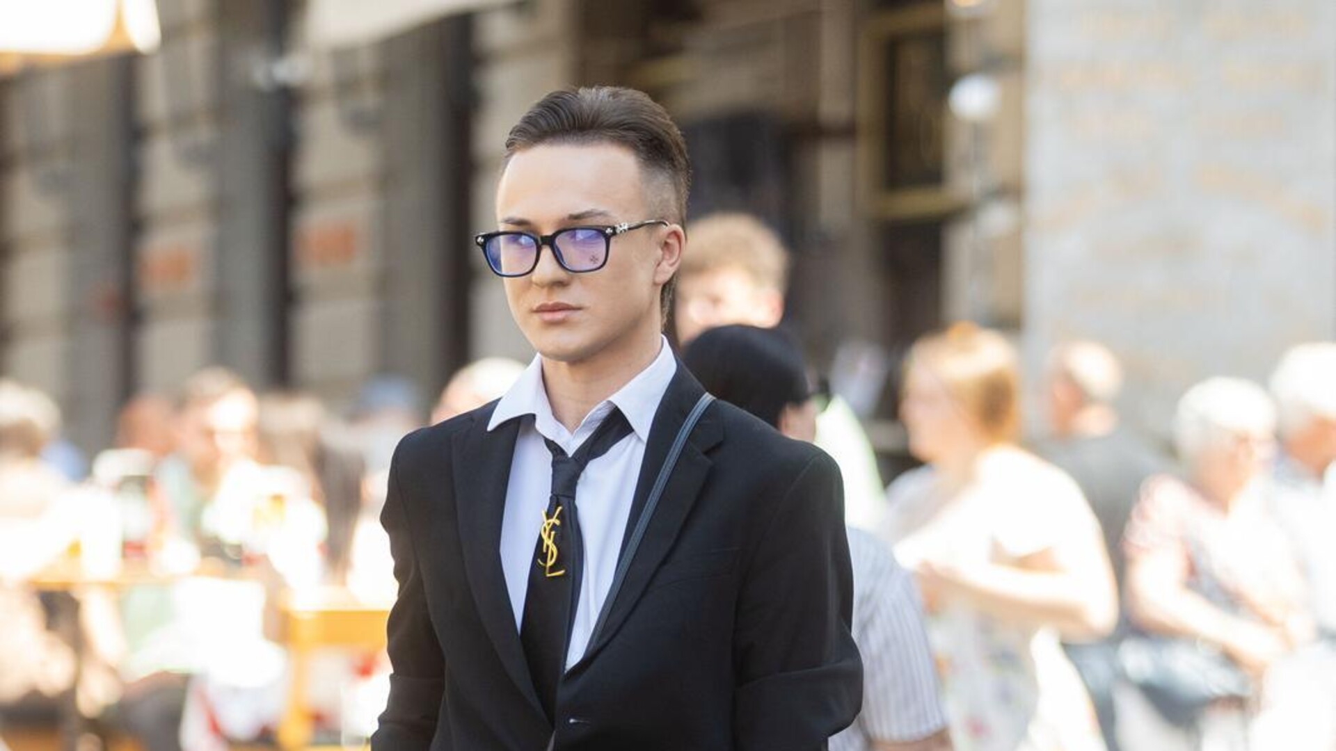 Influencer na špici prošetao luksuzne modne dodatke, koji vrijede ...
