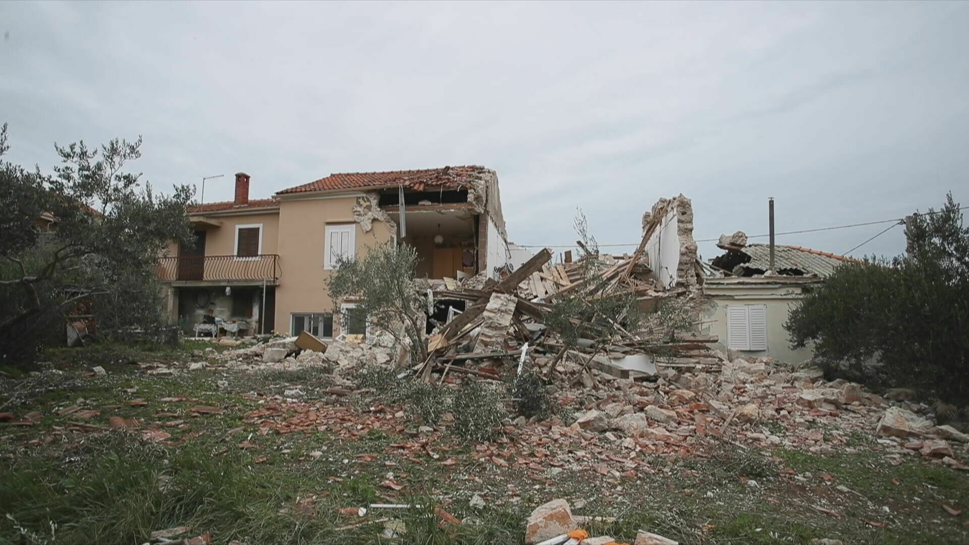 Plinske boce lete u zrak: Vatrogasci upozoravaju na što treba paziti