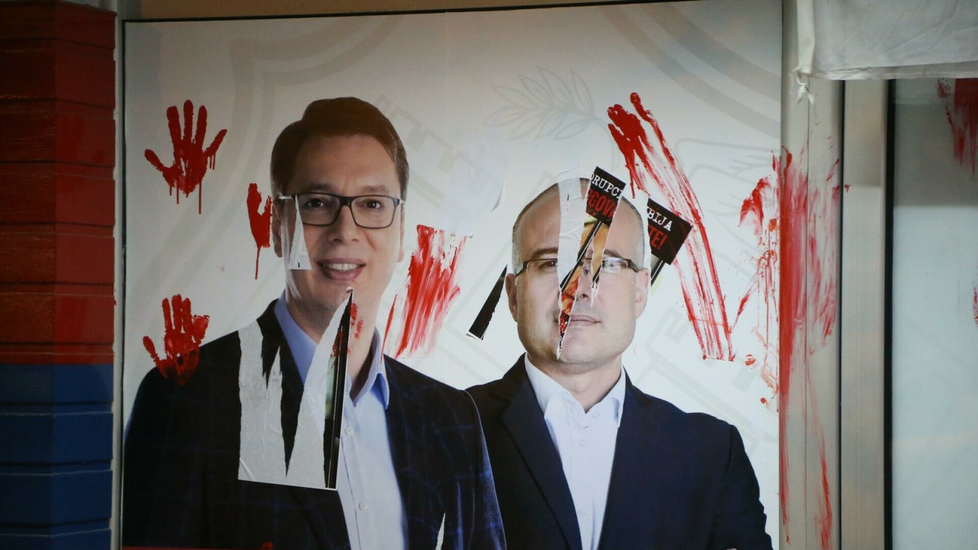 VIDEO/FOTO Potpuni kaos u Novom Sadu: Prosvjednici porazbijali prozore skupštine, letjele dimne ...