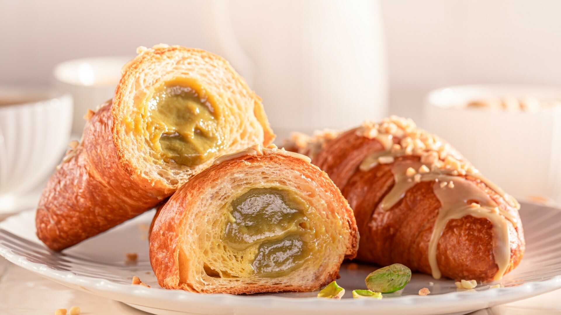 Jednostavno i brzo: Recept za kroasan s domaćom kremom od pistacija