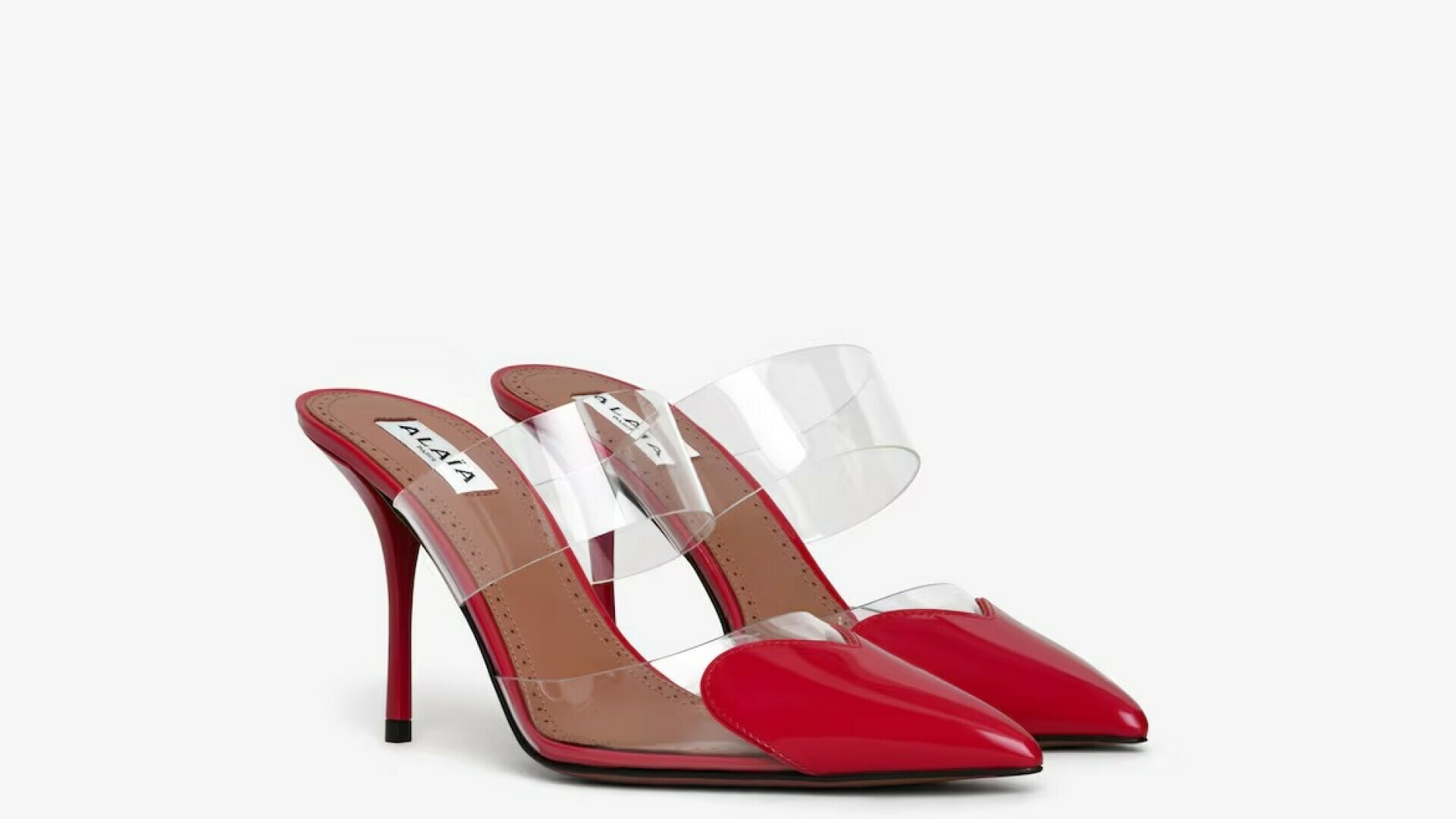 Srcolike štikle Nine Badrić poljepšavaju noge, a izgledaju tako dobro uz minicu i prozirne hlače