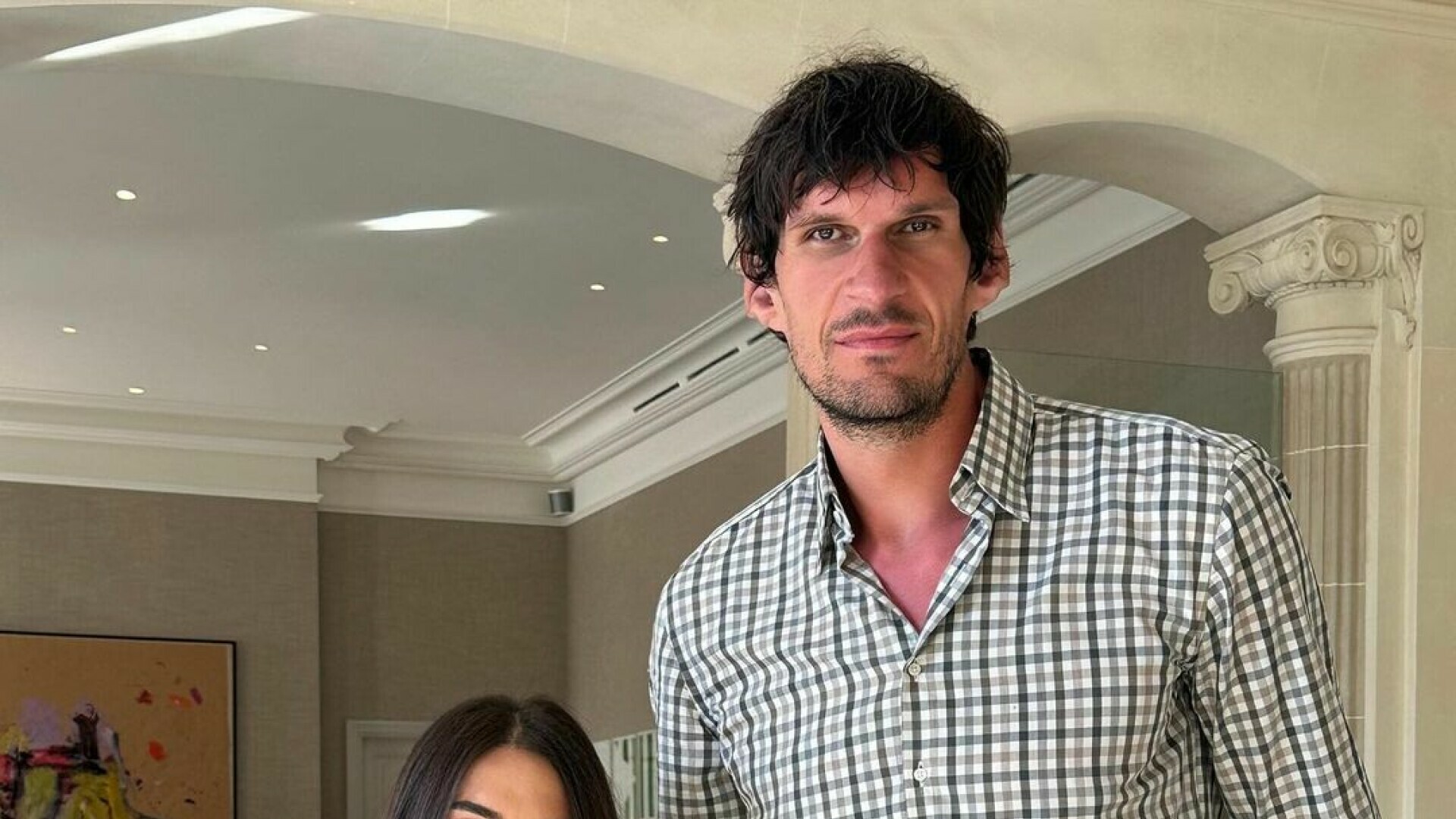 On je od nje viši čak 64 centimetra, a njihova ljubavna priča jedna je ...