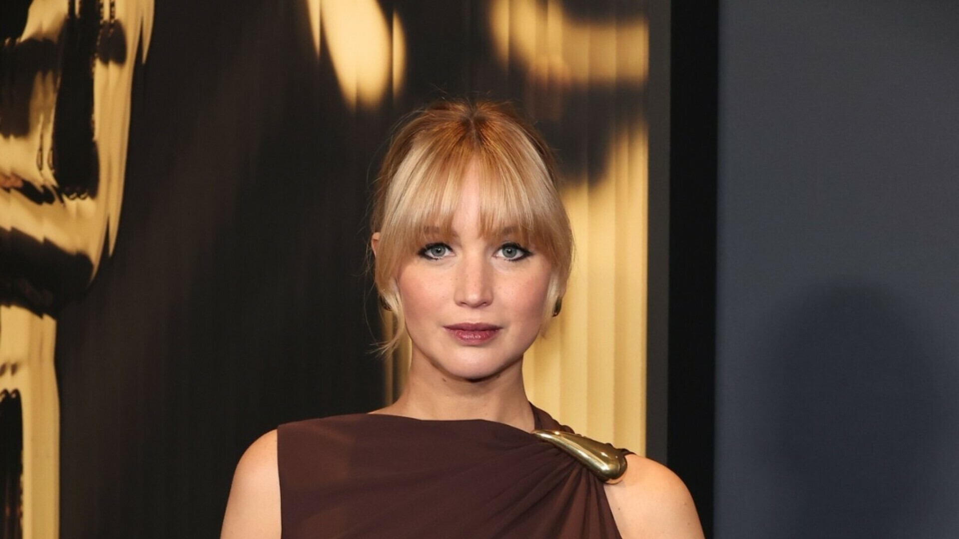 Jennifer Lawrence dokazuje da trudnička moda može biti senzualna i ...