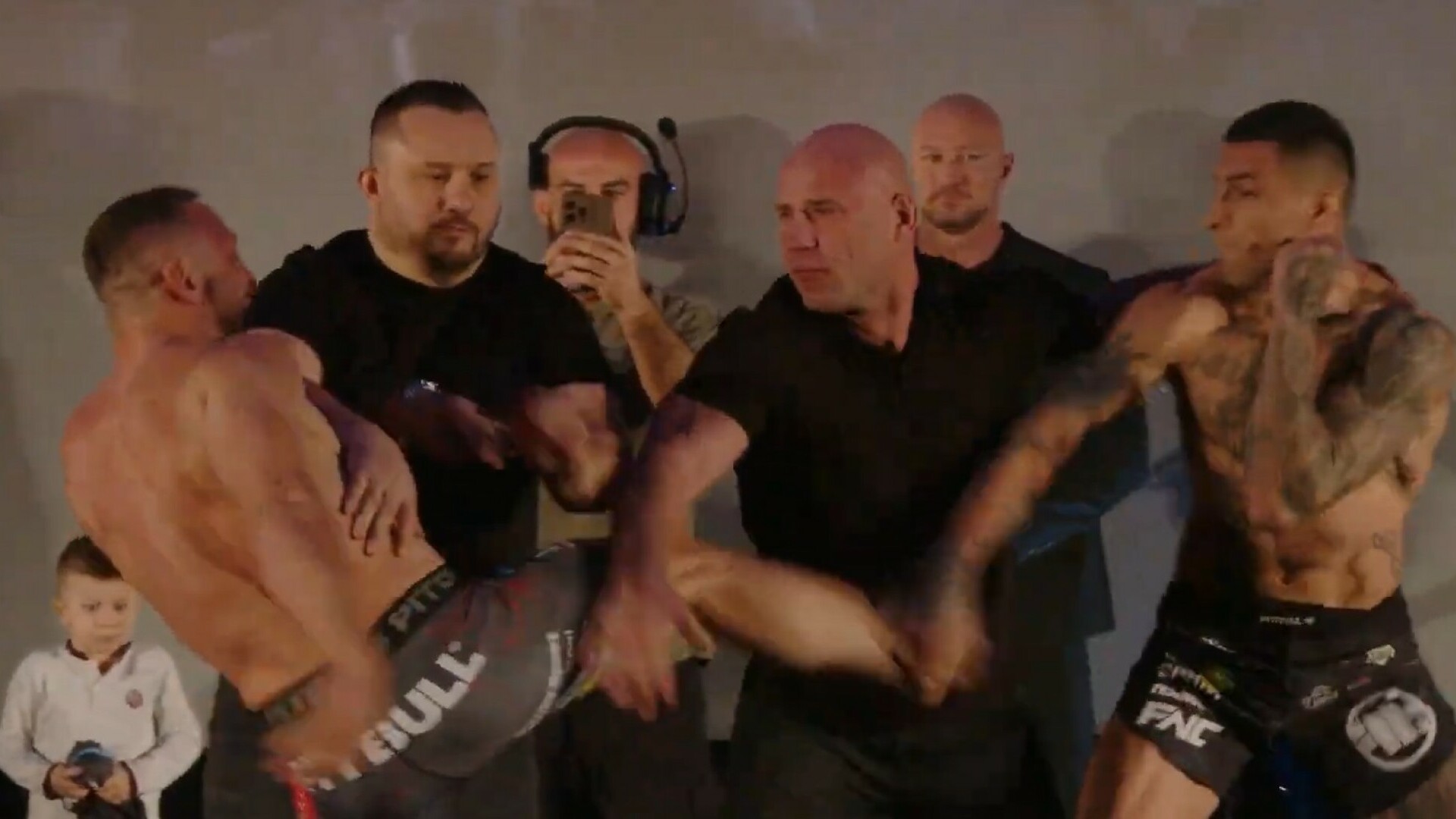 VIDEO Vaganje za FNC u Areni: Noge letjele kod Ilića i Fabjana ...