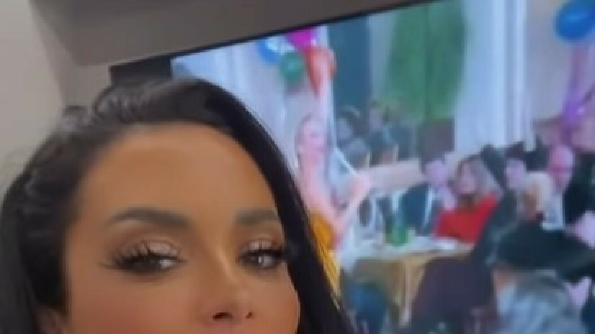 Zanosna crnka iz Grčke zapjevala je hit Lepe Brene, pa postala hit na ...