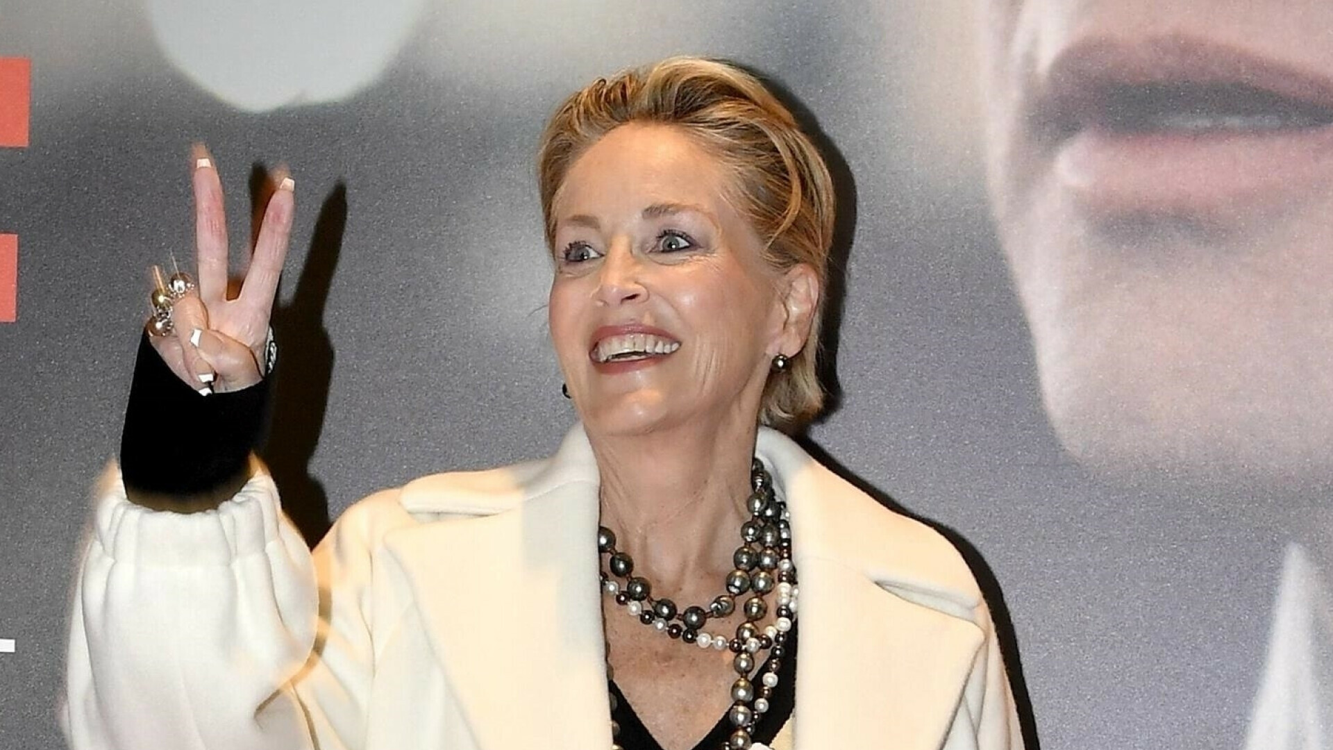 Sharon Stone: Čizme u nezahvalnoj boji koje tako dobro podignu kombinaciju