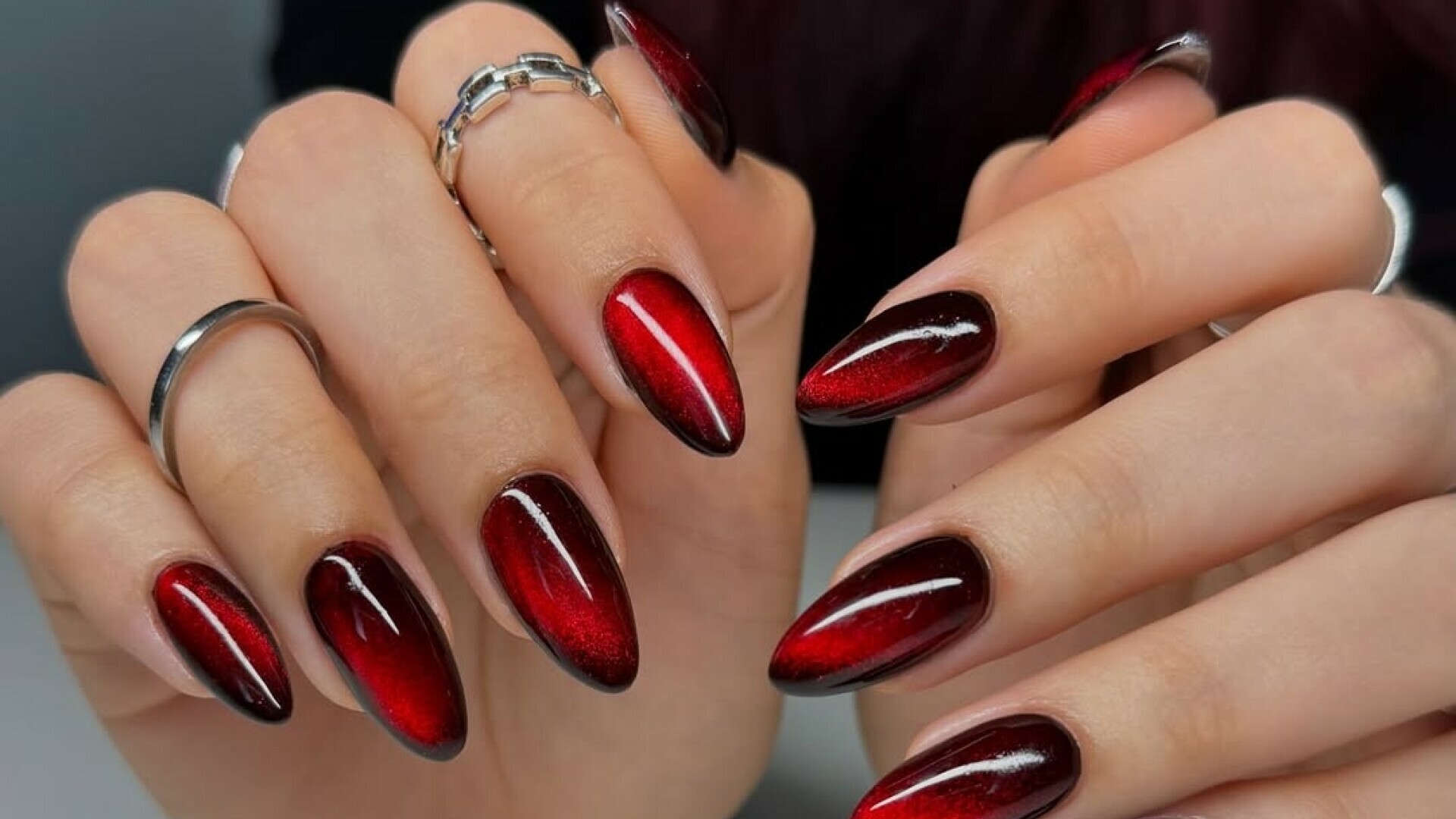 Crveni, stakleni i tako elegantni: Ovo je najnoviji trend u manikurama