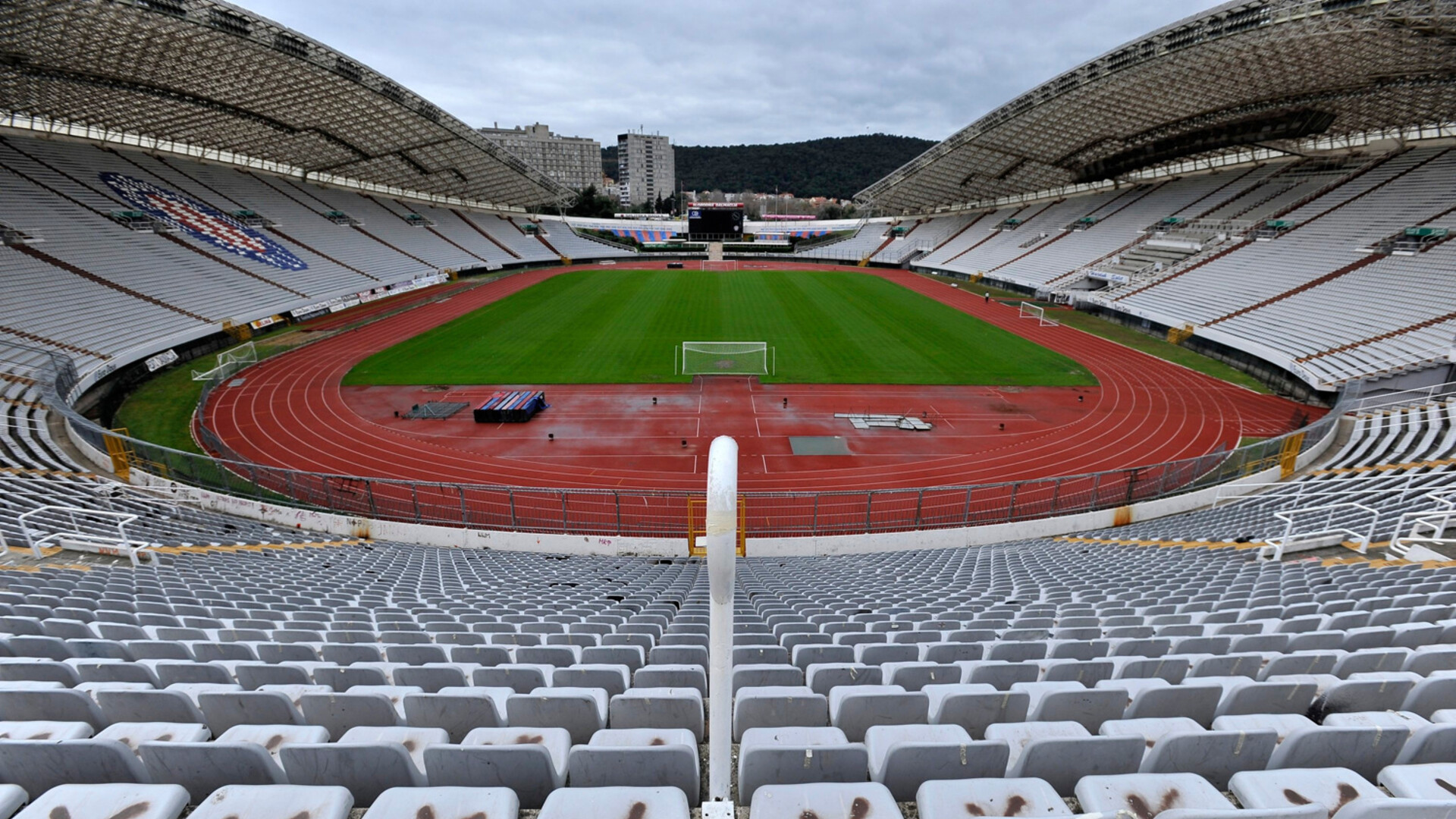 FOTO Hajduk objavio veliku vijest: Počela sanacija oštećenog krova na ...