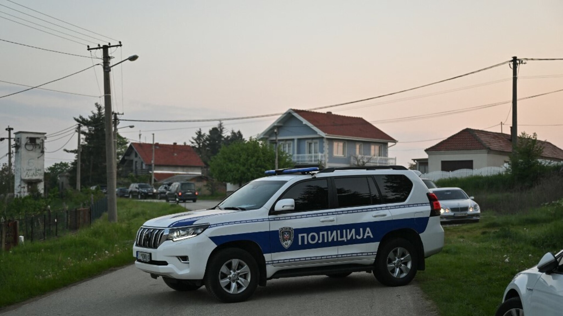 Horor u susjedstvu! Pretukao suprugu, a psa ubio motornom pilom