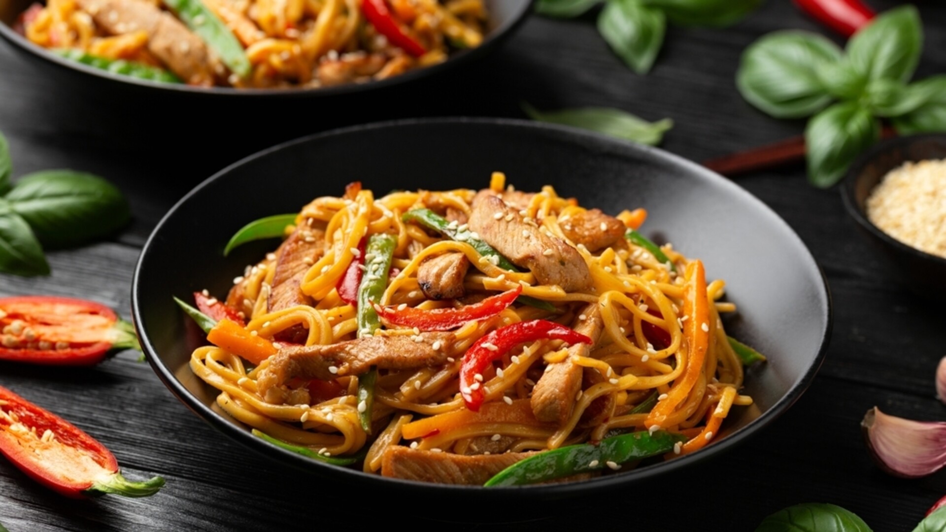 Pijani rezanci: Recept za tajladski klasik s piletinom u prefinom umaku