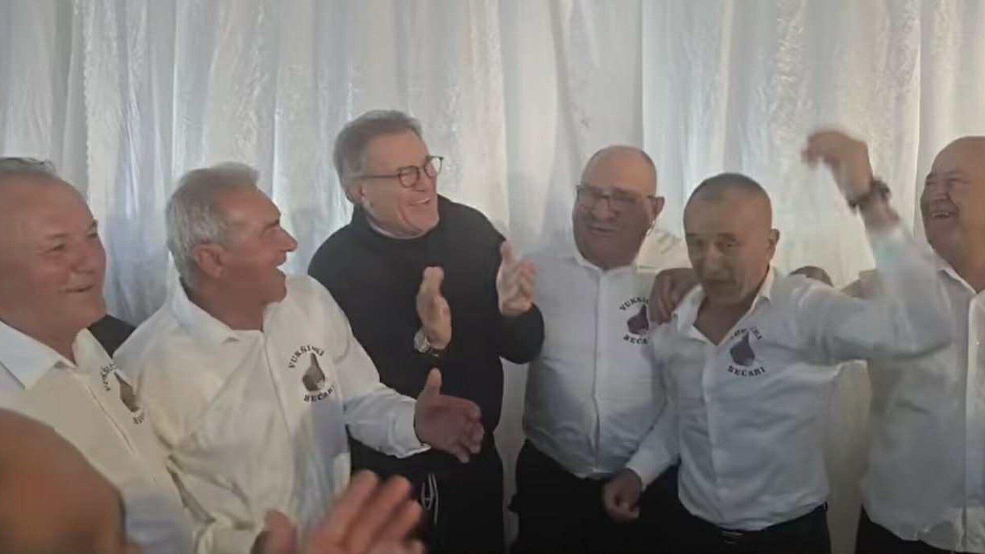 VIDEO Pogledajte kako Zdravko Mamić pjeva jednu od najpoznatijih ...